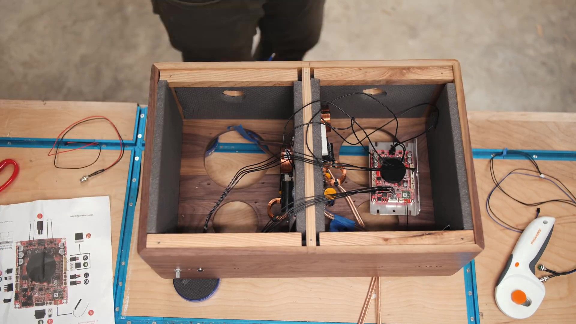 DIY Battery Powered Bluetooth Speaker // How to Build - Woodworking ...