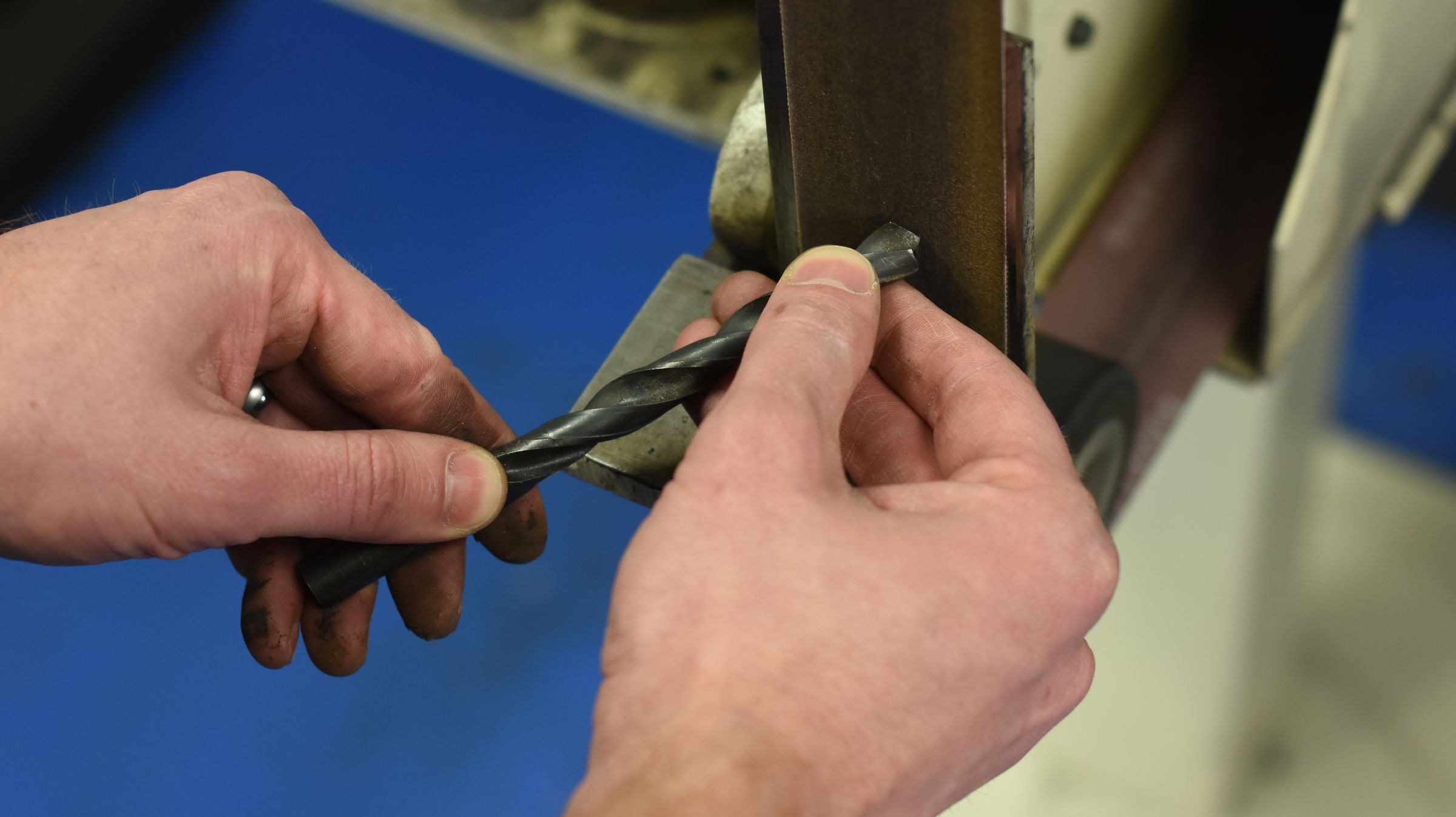 How to Sharpen Used and Dull Drill Bits (By Hand!!) : 11 Steps (with ...