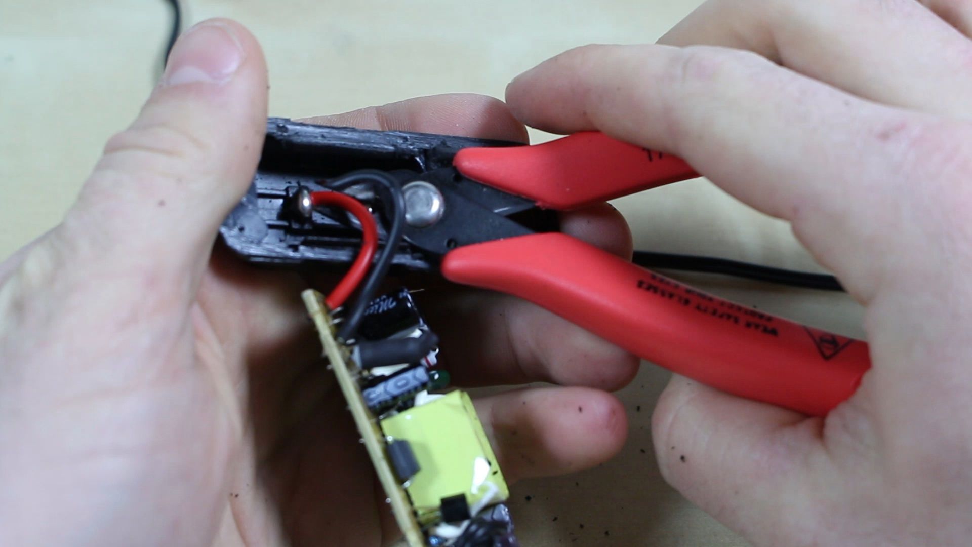 DIY GLOWING BUBBLE LIGHT - How to Make Your Own Futuristic Desk Light ...