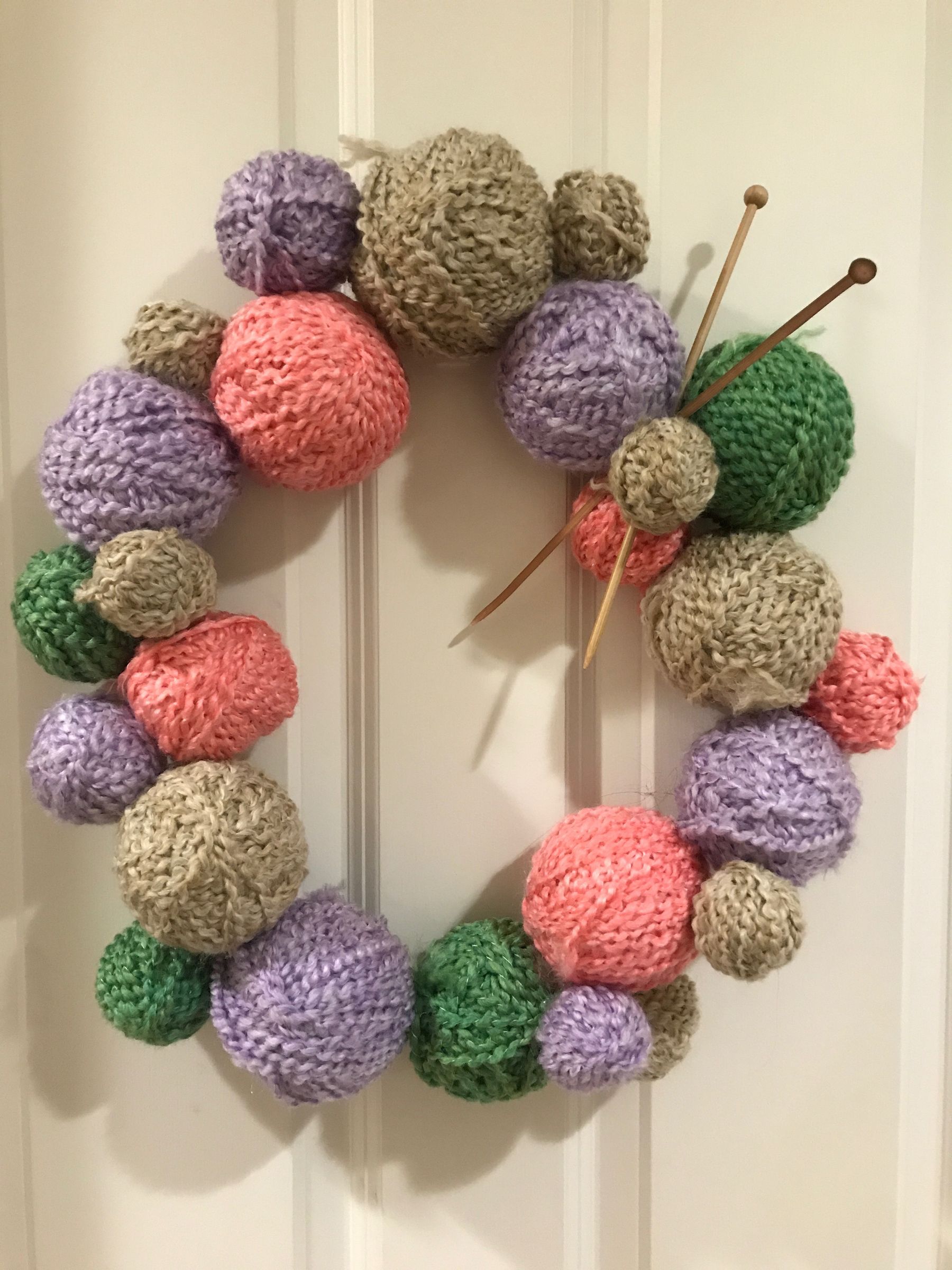 Yarn Ball Wreath : 5 Steps - Instructables