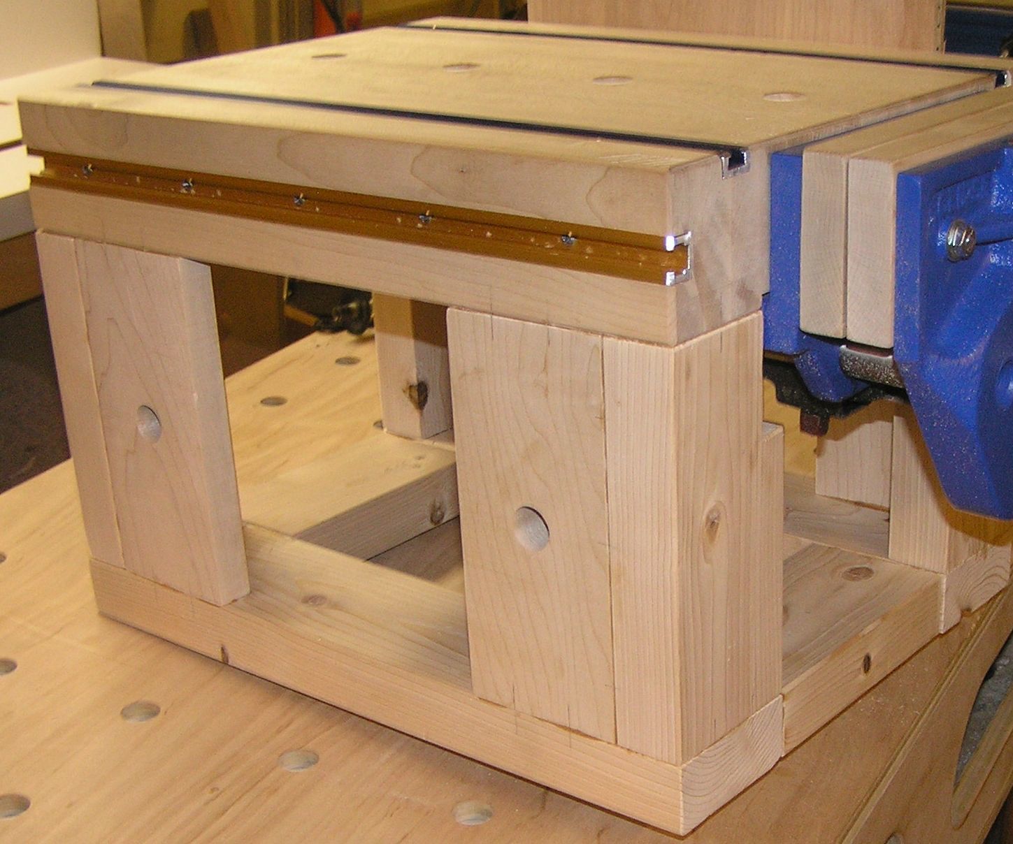 Mini Workbench With Rails : 4 Steps (with Pictures) - Instructables