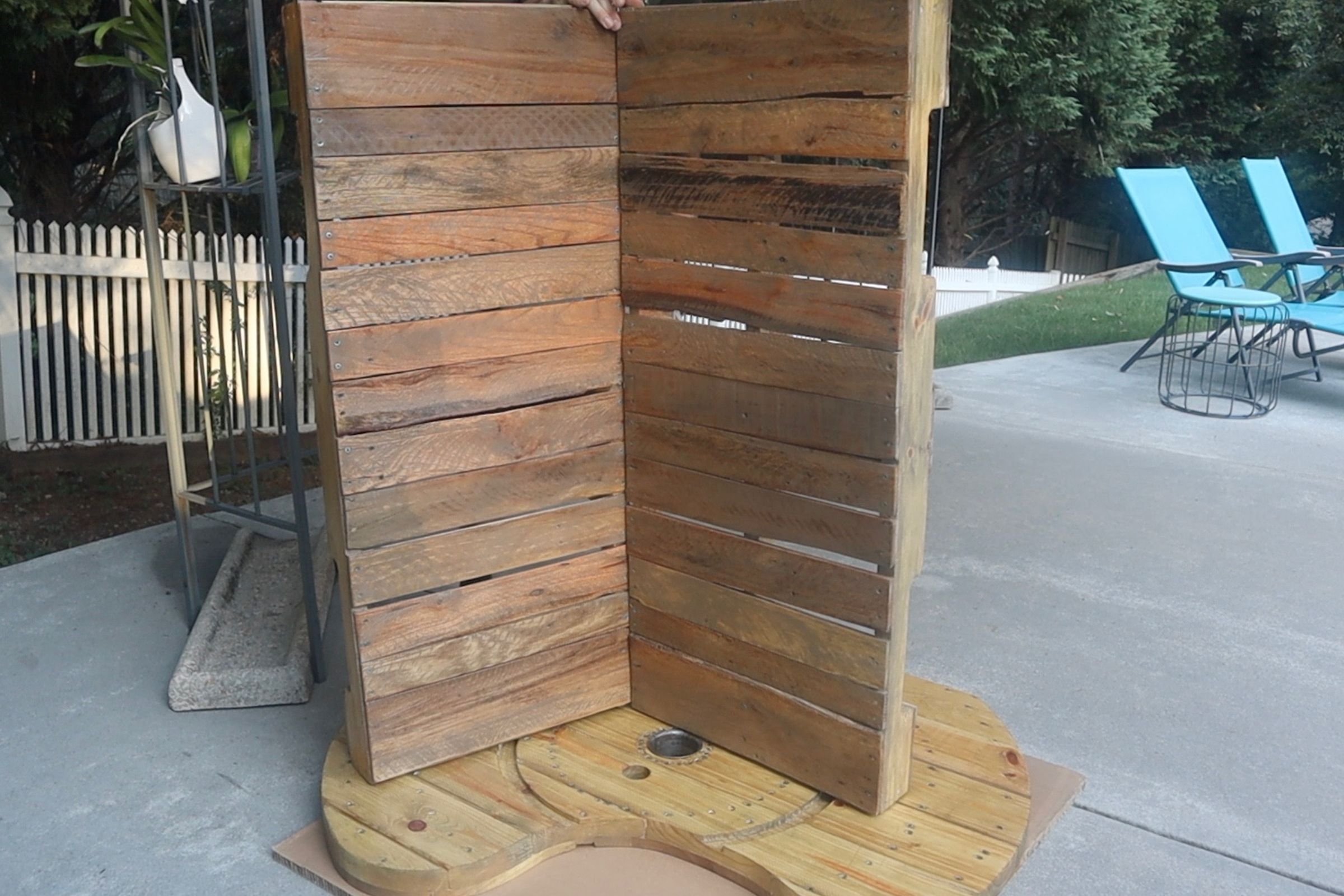 Cable Spool Pallet Bench - DIY Outdoor Seating! : 10 Steps (with ...