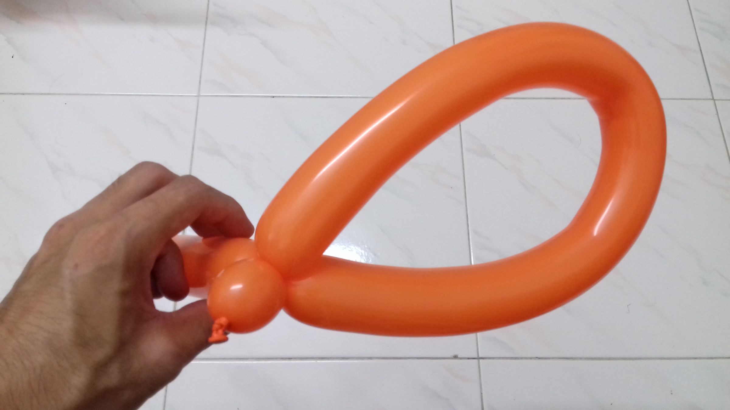 Balloon Twisting- Basic Skills- Types of Twists : 4 Steps - Instructables