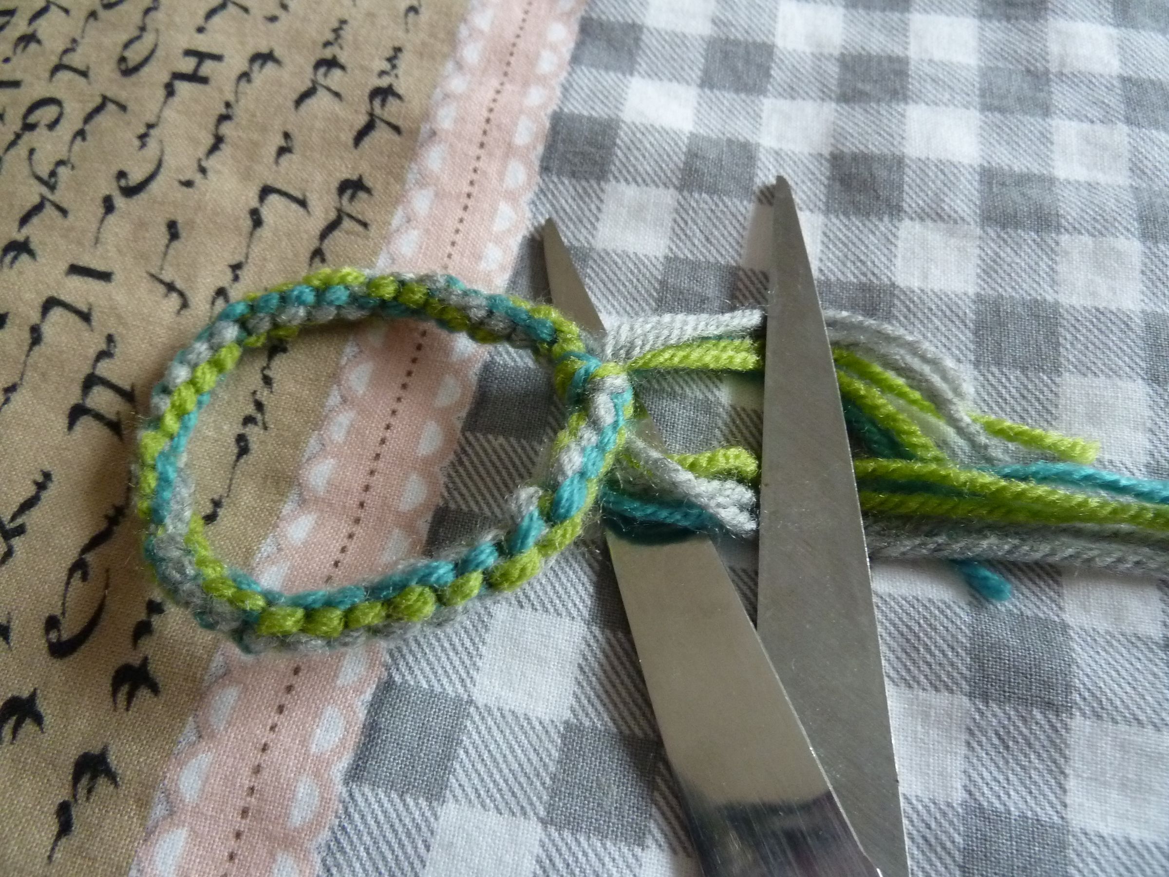 Scoubidou Bracelet : 6 Steps (with Pictures) - Instructables