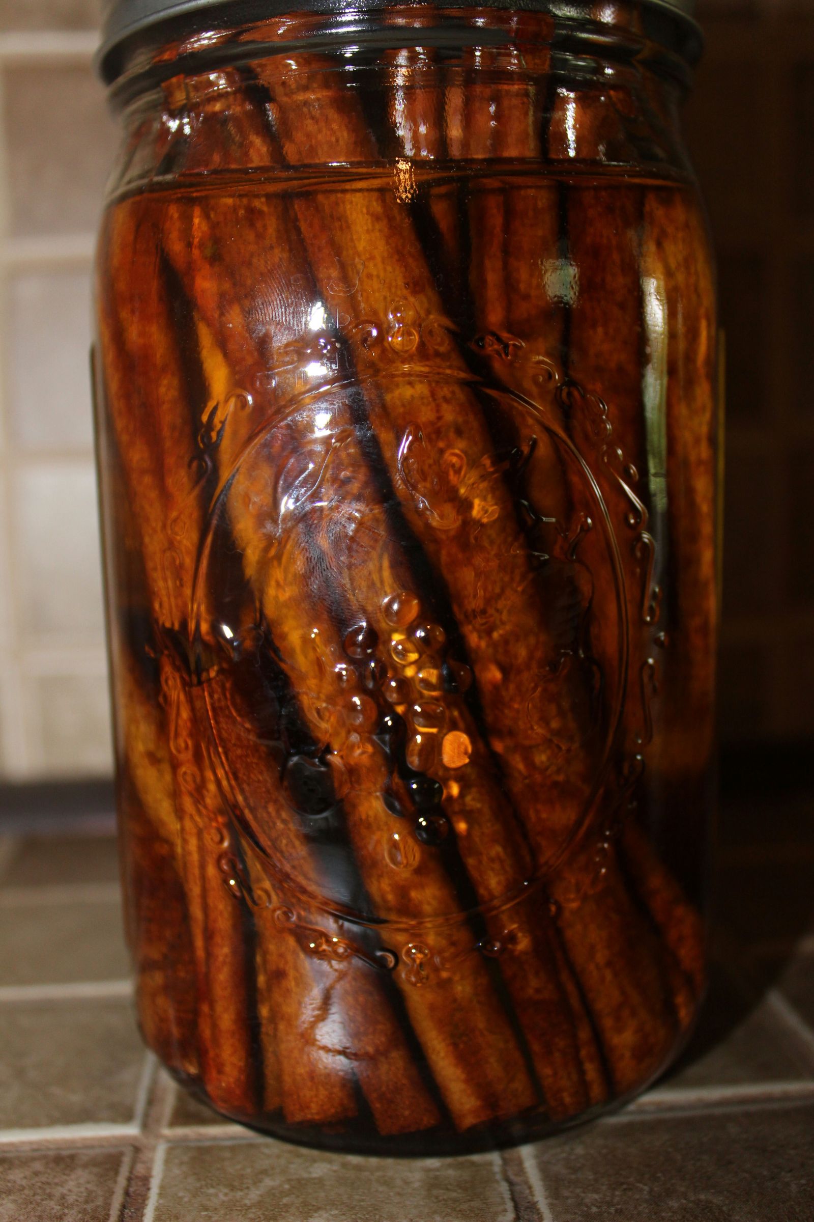 Make Homemade Cinnamon Oil : 4 Steps (with Pictures) - Instructables