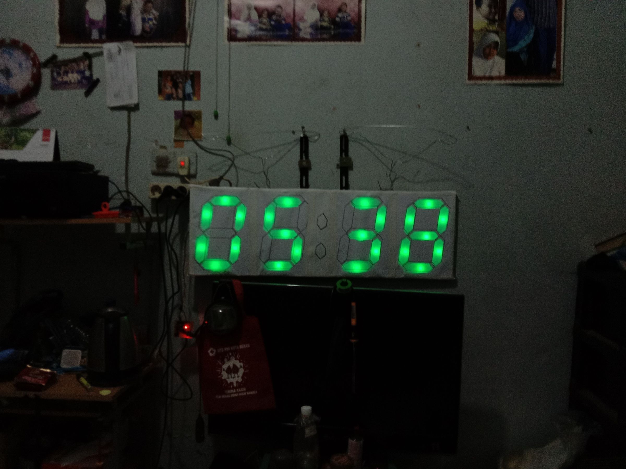 Big Digital Clock : 9 Steps - Instructables