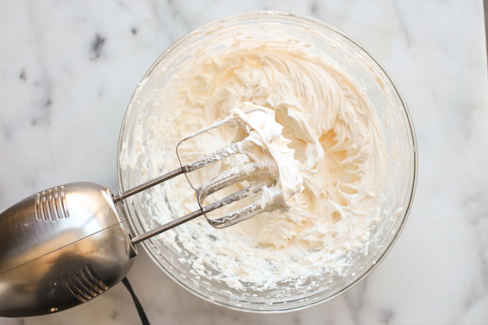 Buttercream Frosting Recipe : 5 Steps (with Pictures) - Instructables