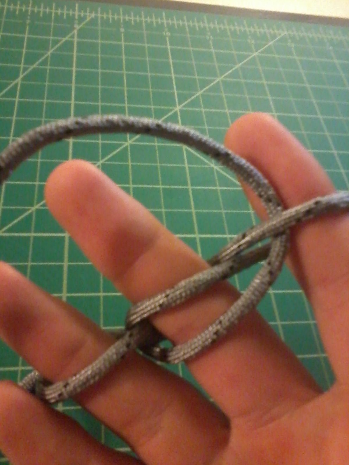Paracord Cross-Knot Cross : 12 Steps - Instructables