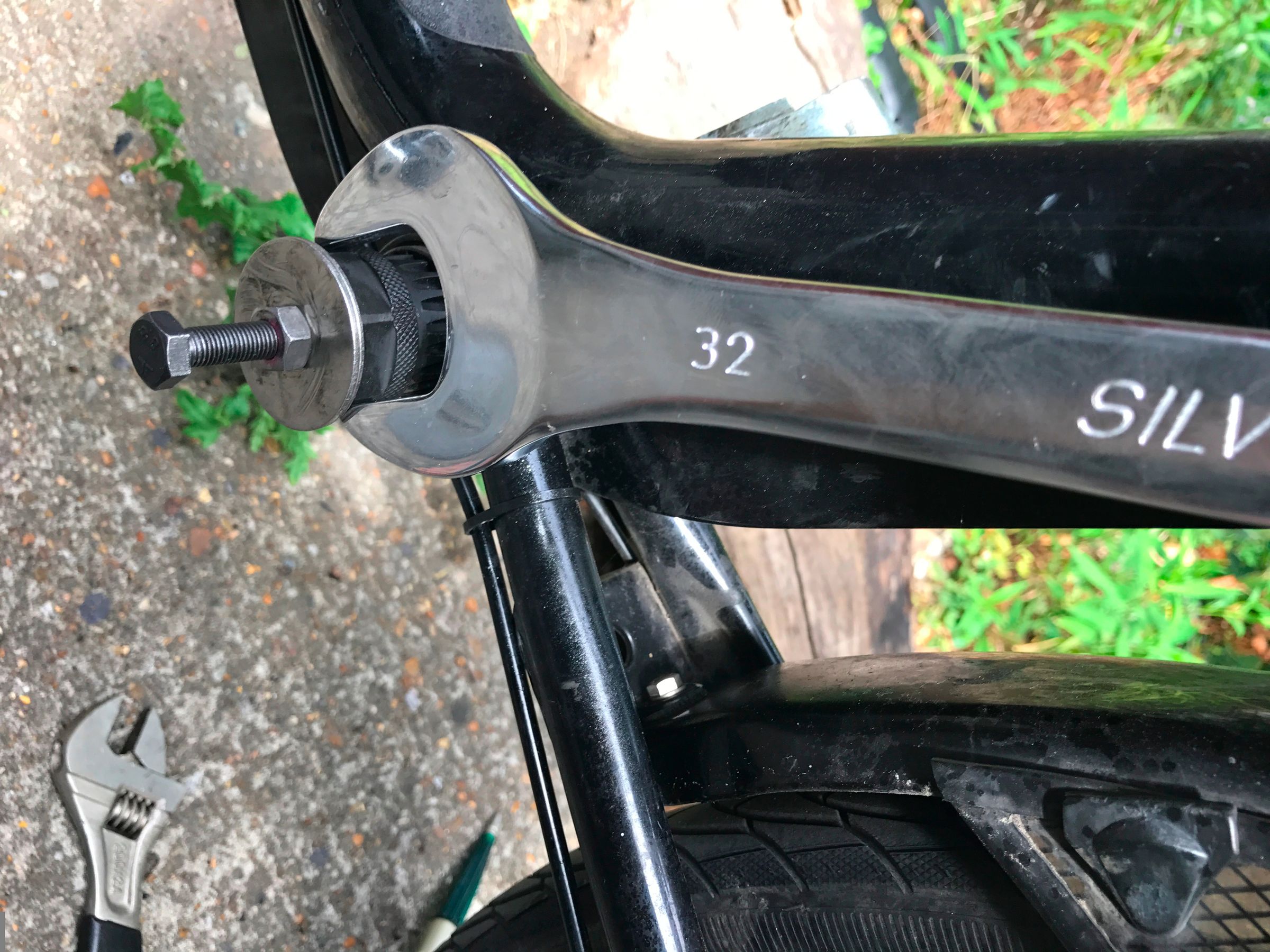 Seized Square-Taper Bottom Bracket Removal, the Knuckle-friendly Way ...