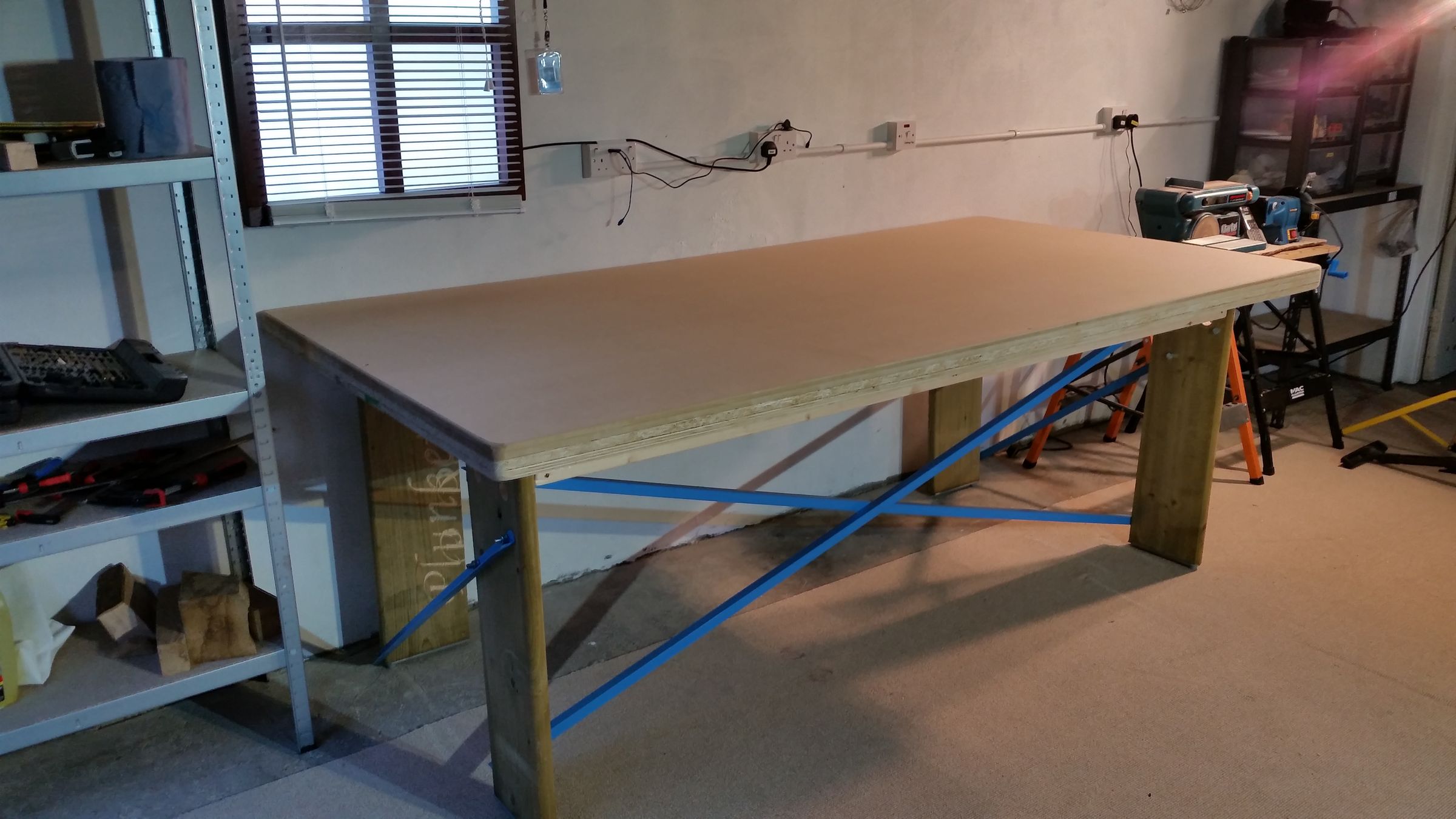 Very STURDY and Flat 4'x8' Workbench Table : 10 Steps (with Pictures ...