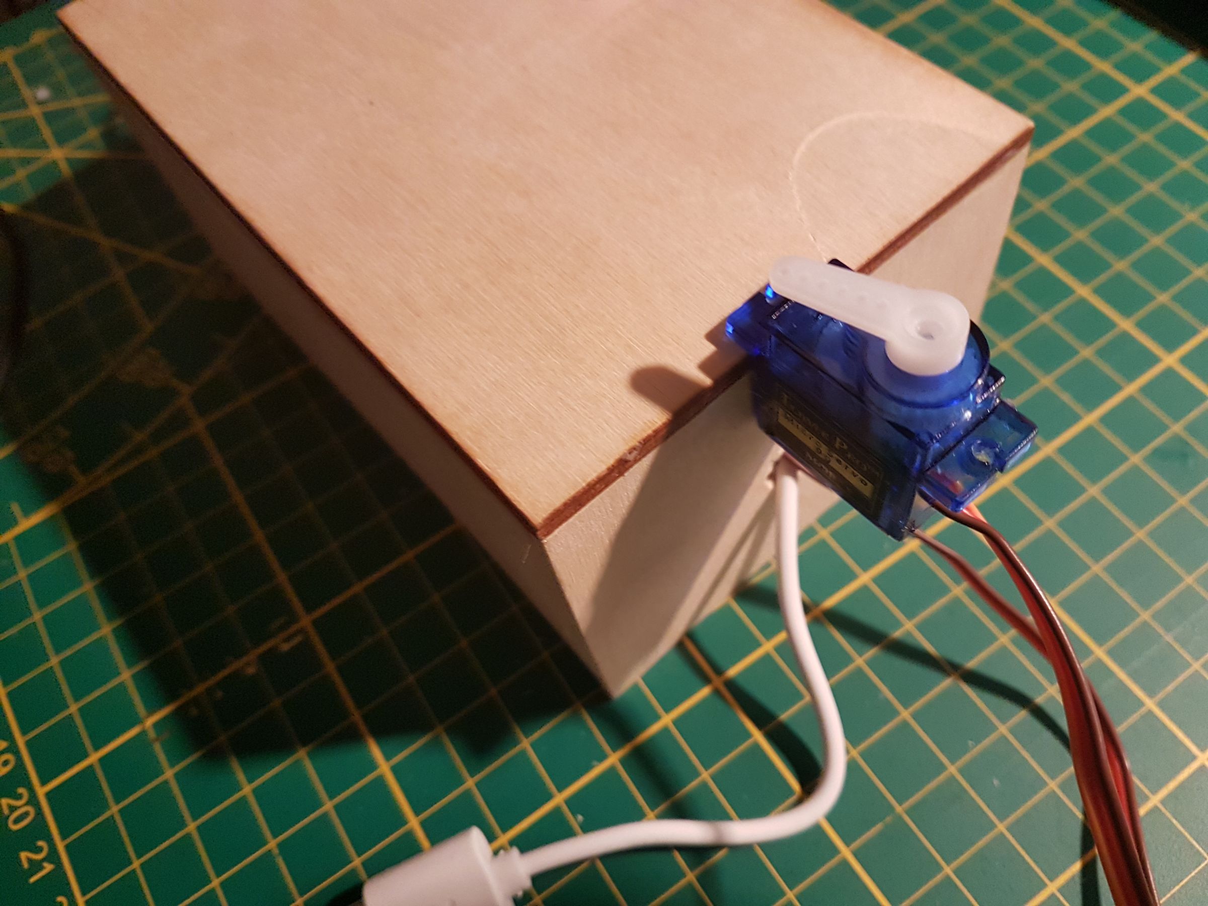 Automatic Rubber Band Catapult : 8 Steps (with Pictures) - Instructables