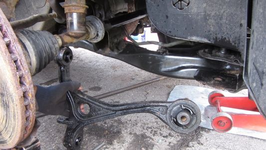Honda Lower Control Arm Replacement : 11 Steps - Instructables
