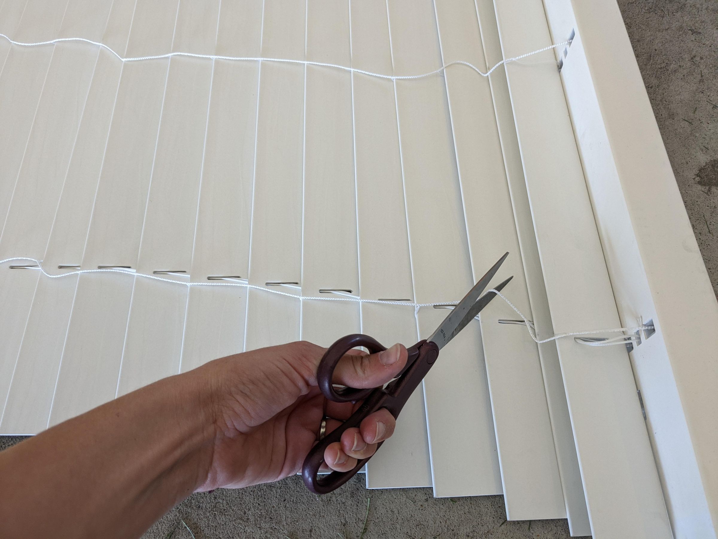 Repurpose Vinyl Blinds Into Modern Slatted Planter Wall : 12 Steps ...