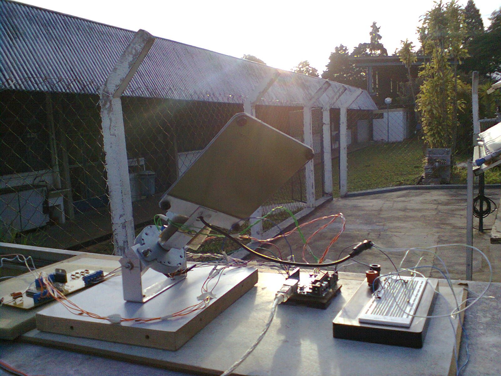 LDR Photovoltaic Solar Tracker : 4 Steps (with Pictures) - Instructables