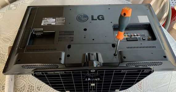 LG 32 TV Repair (Led Strips Change) : 5 Steps (with Pictures ...