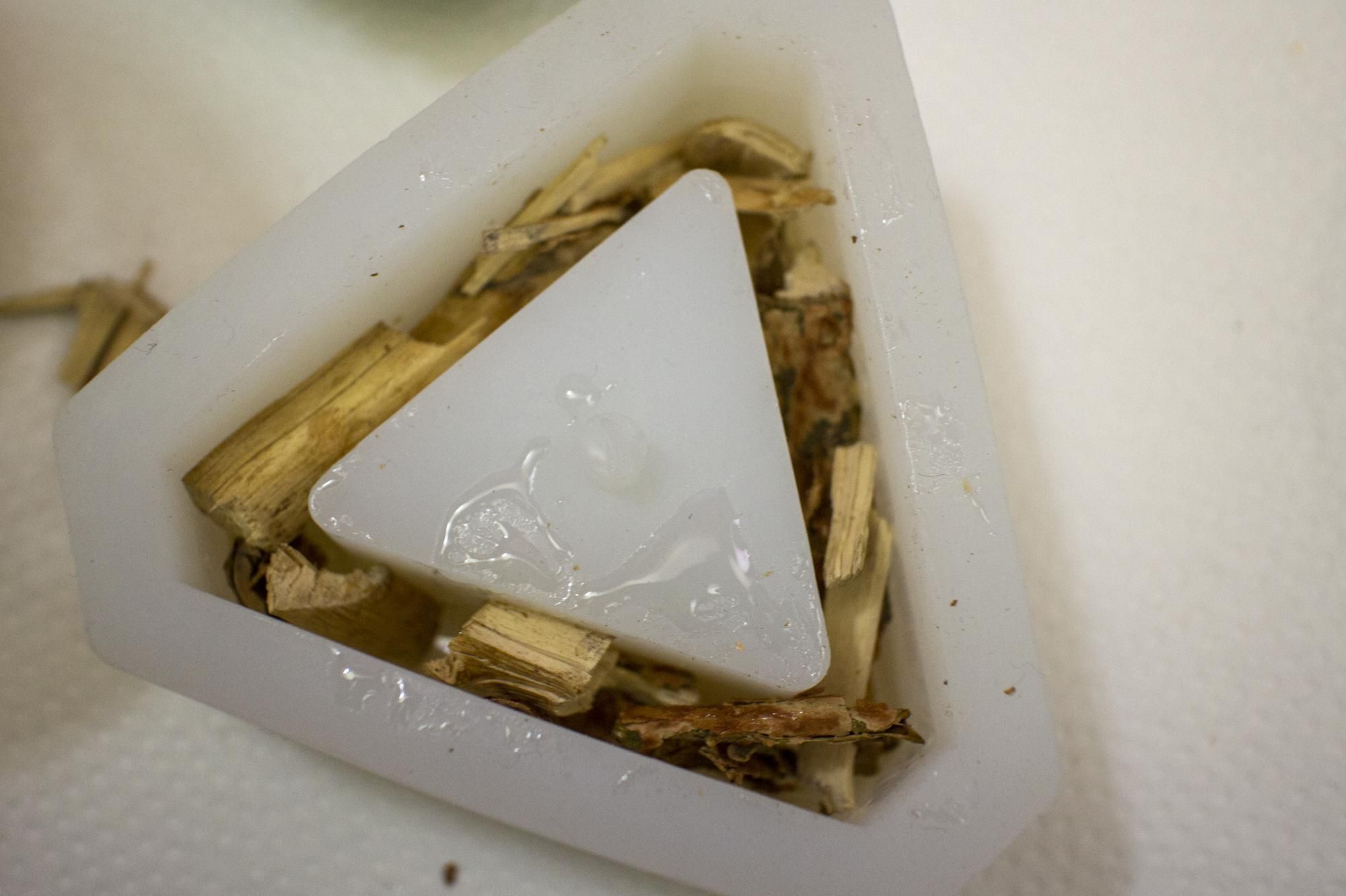 Using wood as casting resin filler – echo echo studio