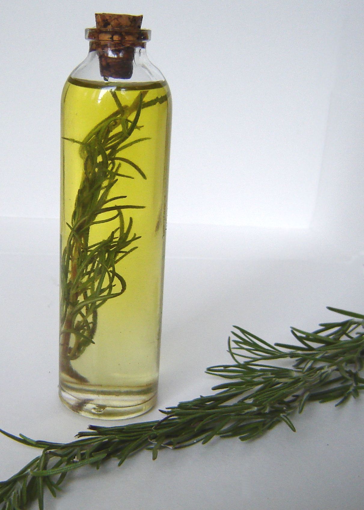 How to Make Infused Oil : 6 Steps (with Pictures) - Instructables