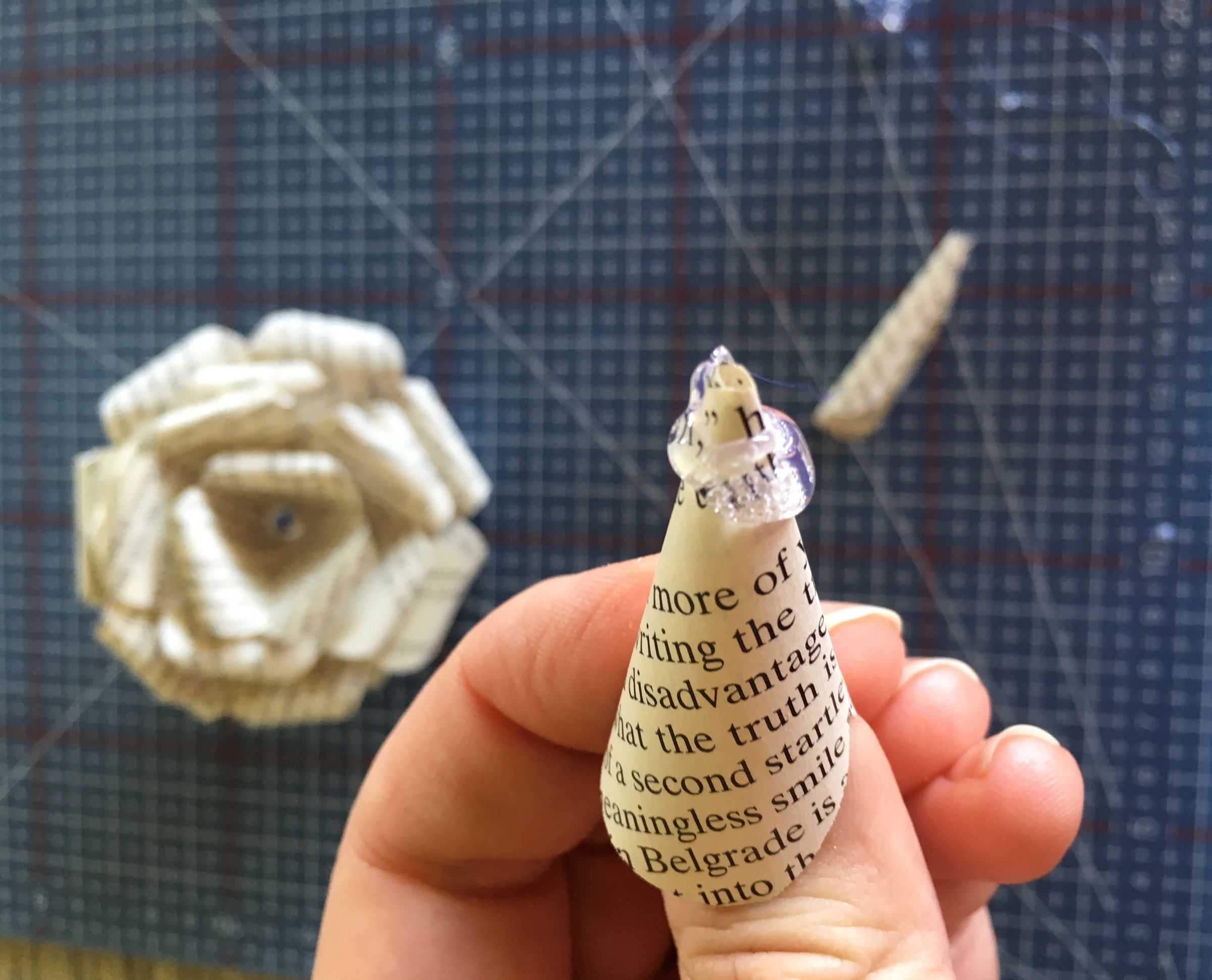 Book Page Roses : 5 Steps (with Pictures) - Instructables