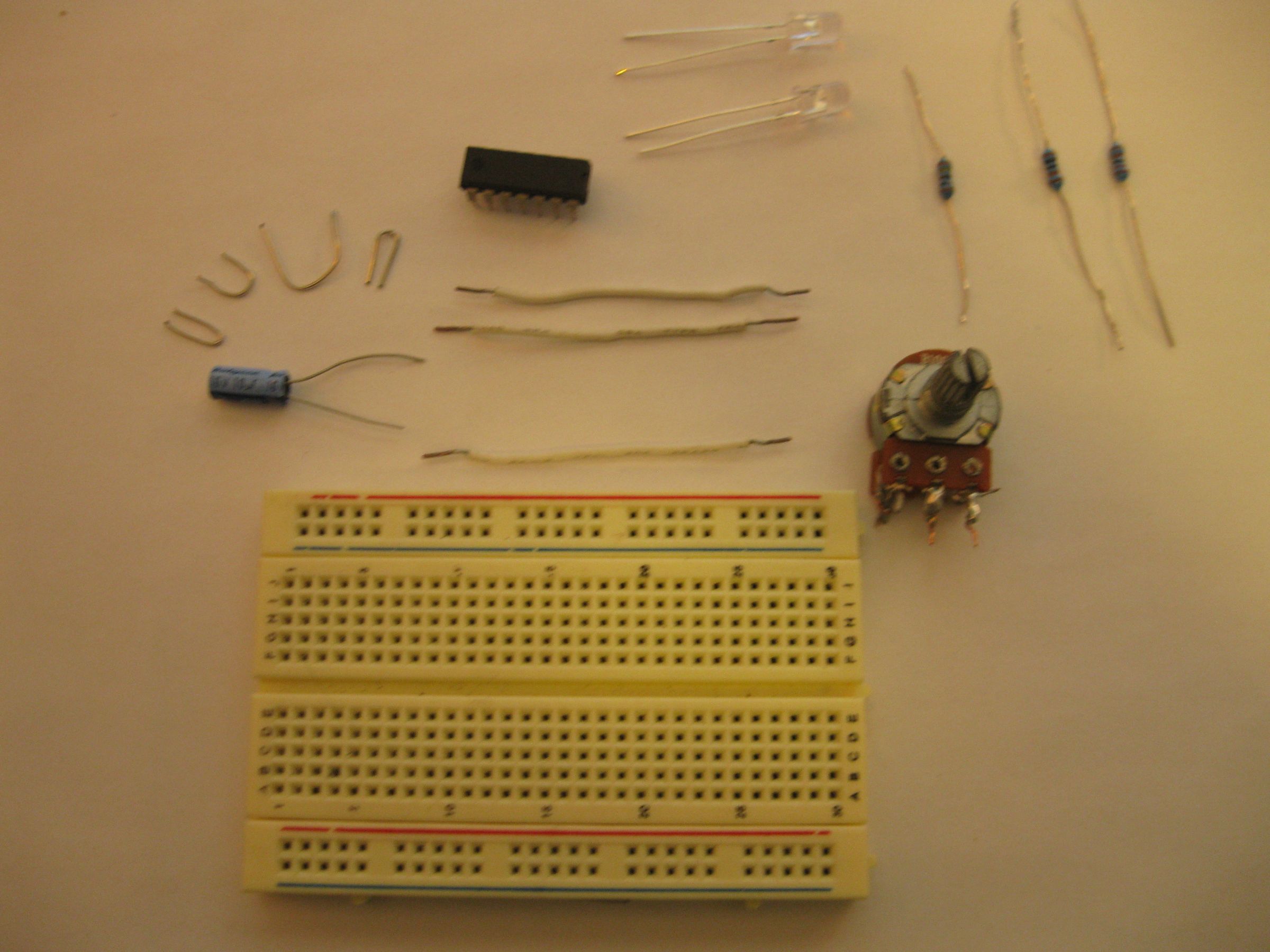 How to Make an Alternating LED Flasher : 6 Steps - Instructables