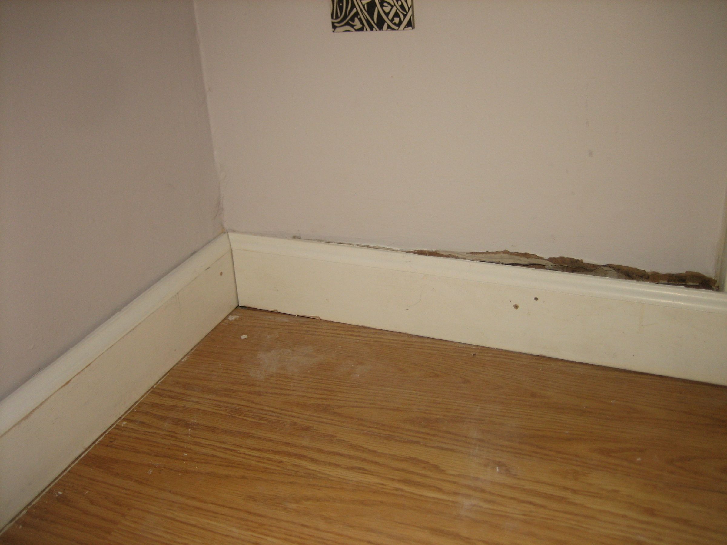 BASEBOARD MOLDING REPAIR : 8 Steps (with Pictures) - Instructables