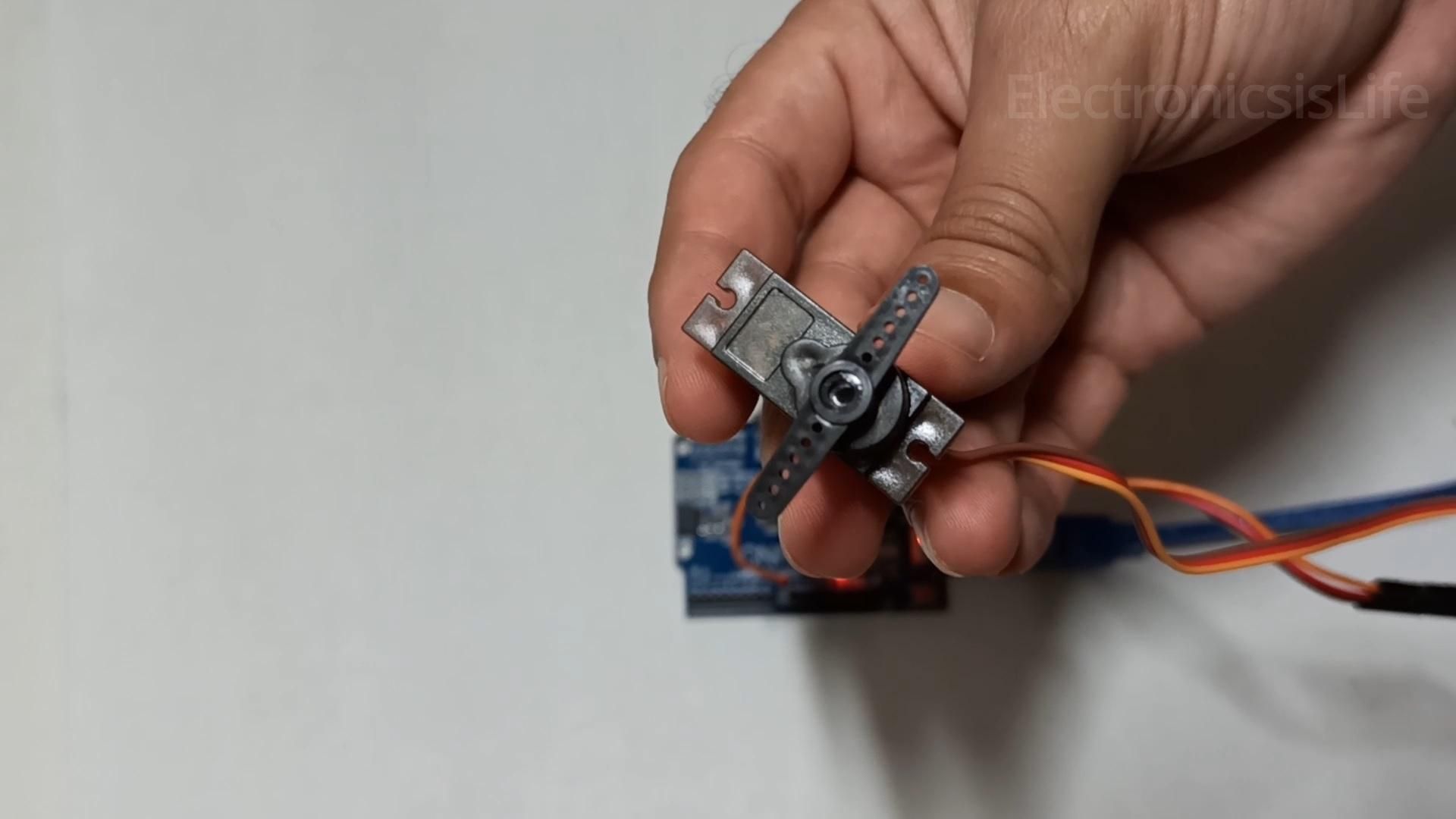 DIY | Smartphone (Bluetooth) Controlled Robot Arm Using Arduino | HC-05 ...
