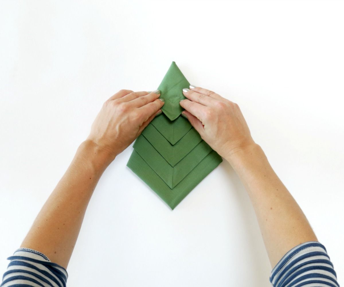 Christmas Tree Napkin Fold : 10 Steps (with Pictures) - Instructables