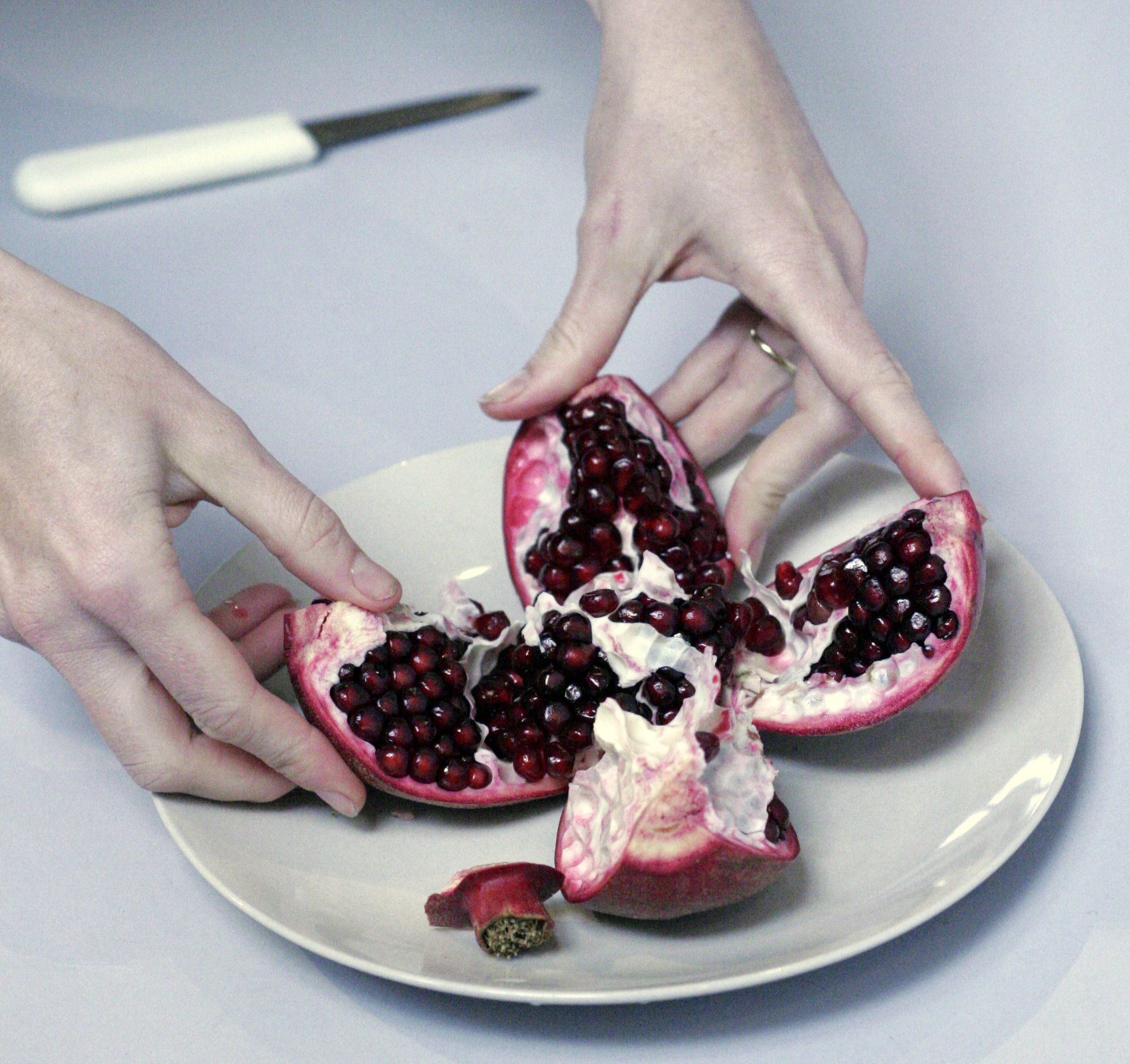 How to Cut a Pomegranate : 4 Steps (with Pictures) - Instructables
