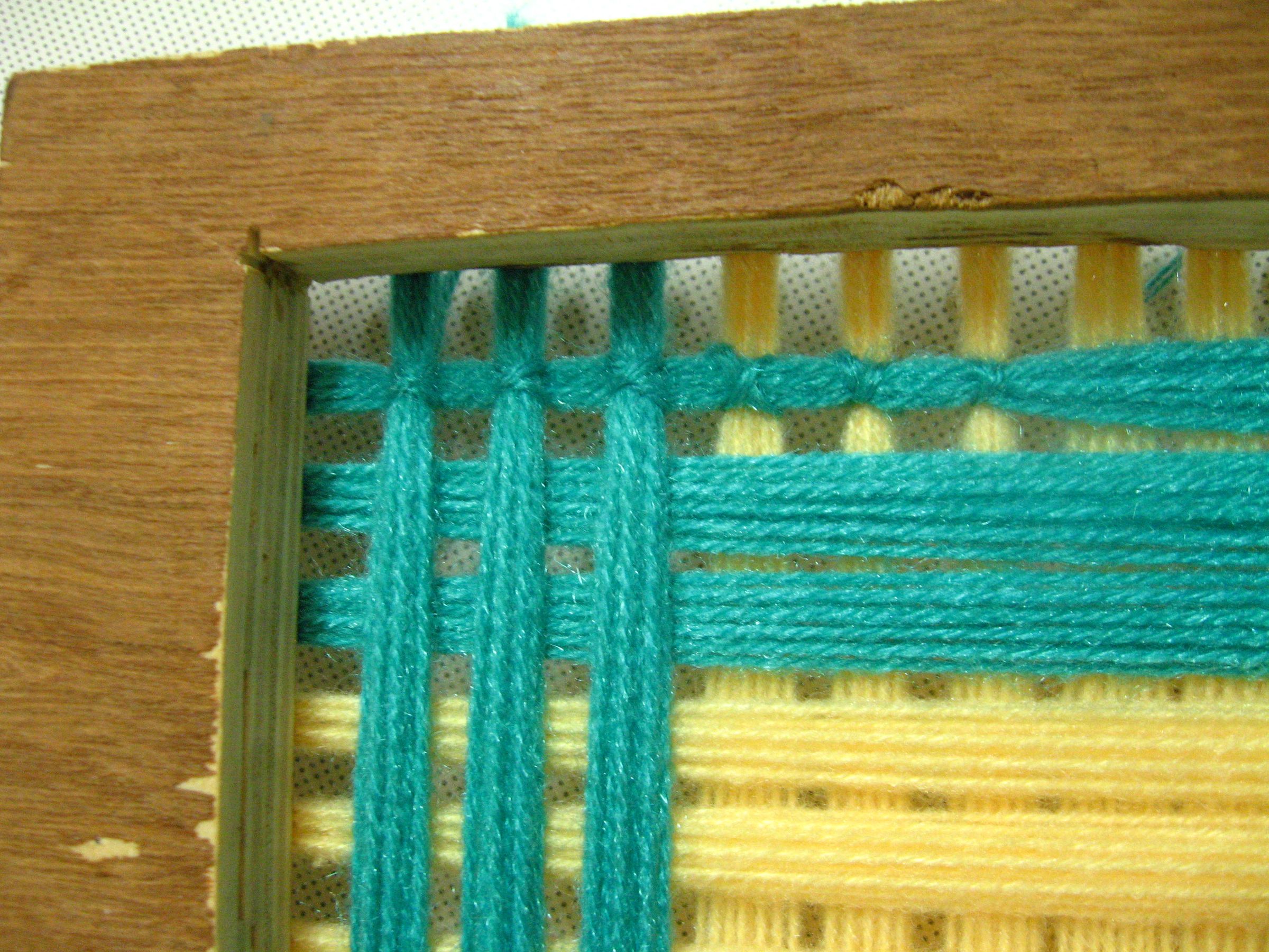 How to Weave a Criss-Cross Table Mat With Home-made Loom : 12 Steps ...