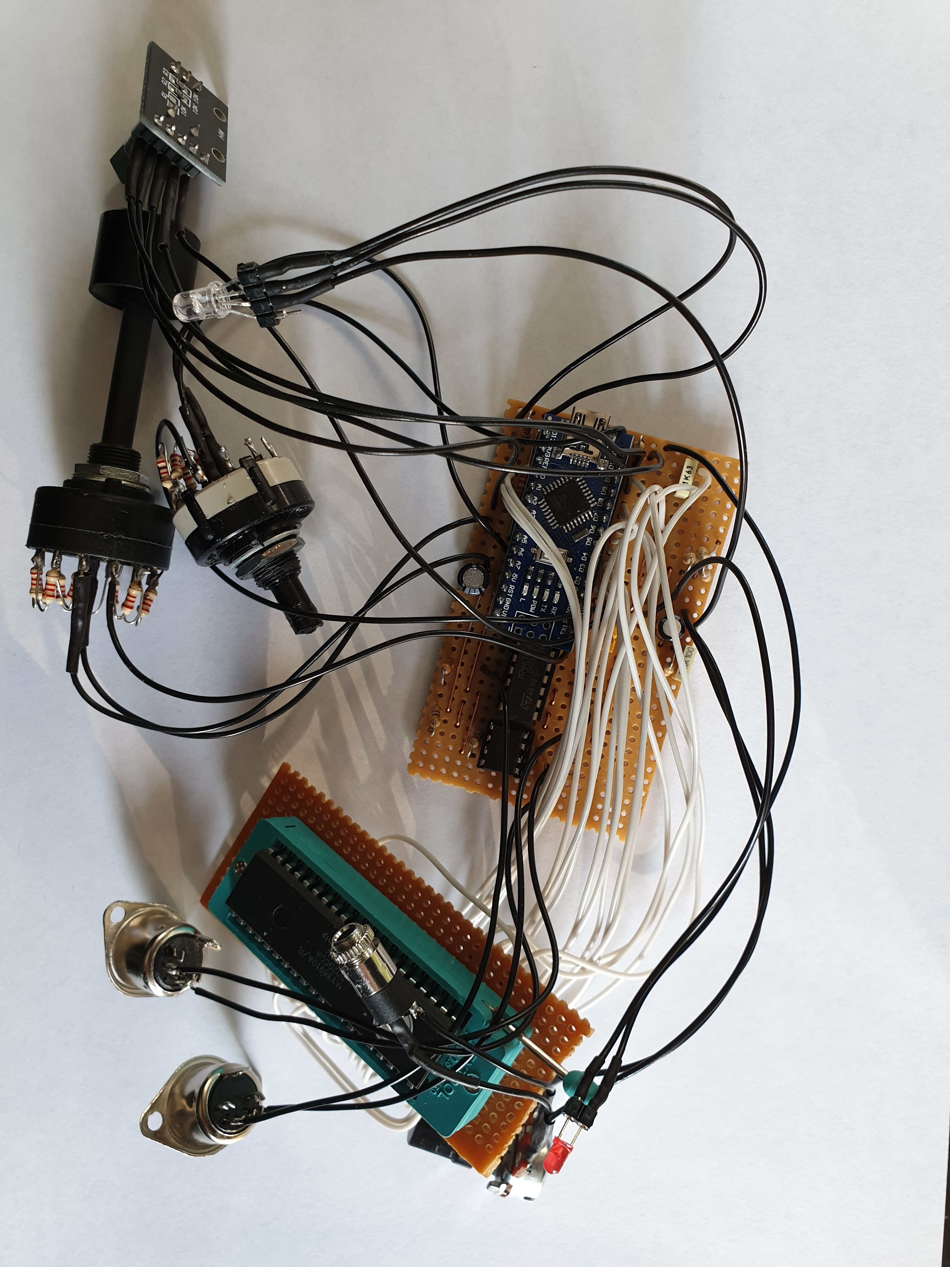 MIDI/Arduino Controlled 8-Bit Sound Generator (AY-3-8910) | Trybotics