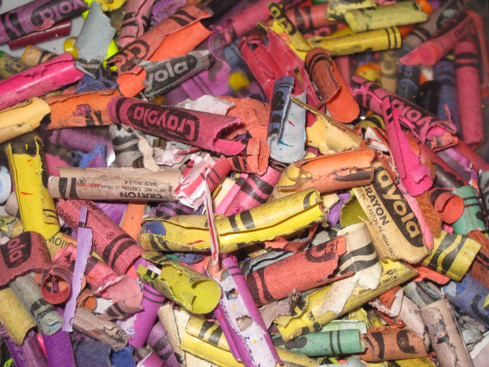 MINI-MUFFIN CRAYONS... a New Life for Broken Crayons! : 4 Steps (with ...