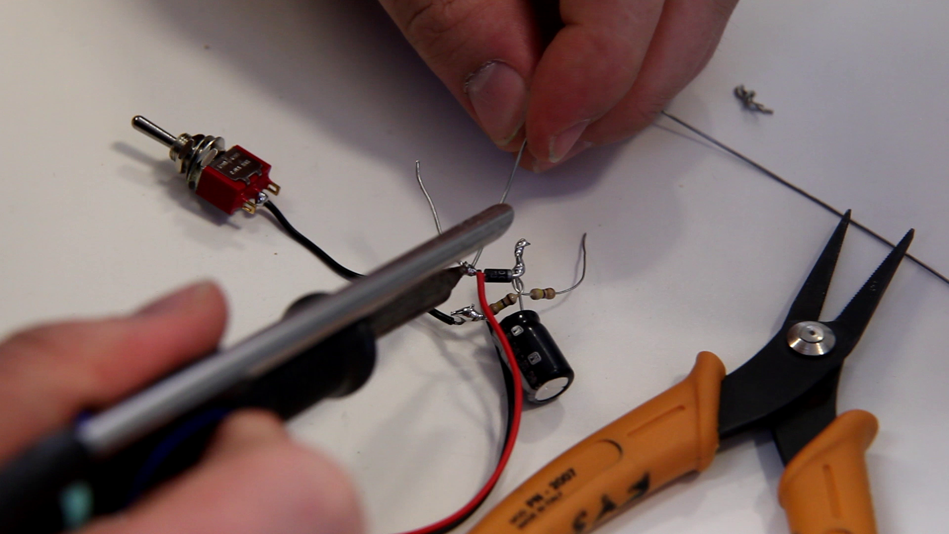 "Worlds Simplest" Neuralizer-build (Men in Black Memory Eraser) : 10 ...