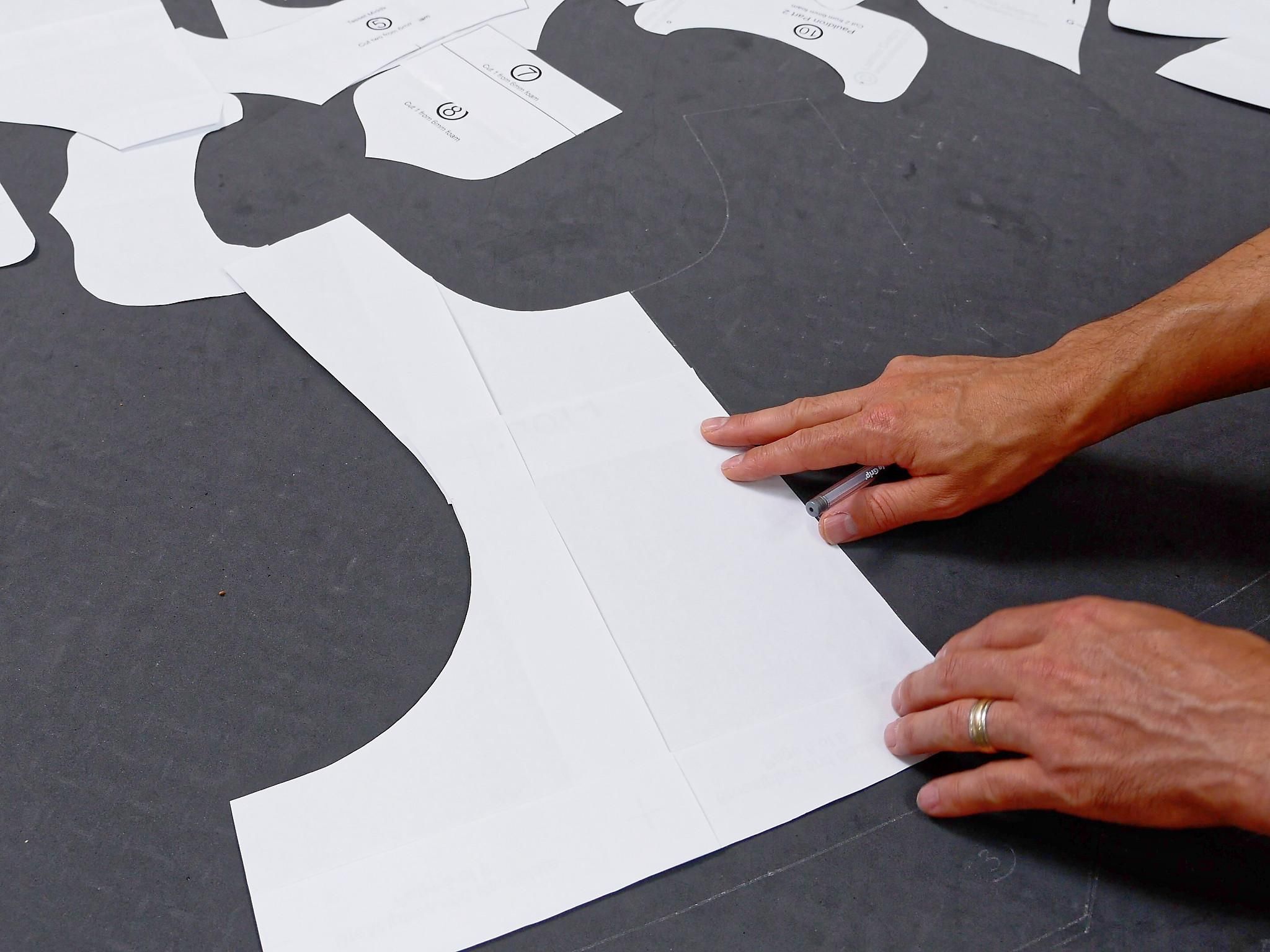 Make Knight Armor From a Floormat and Hot Glue! : 35 Steps (with ...