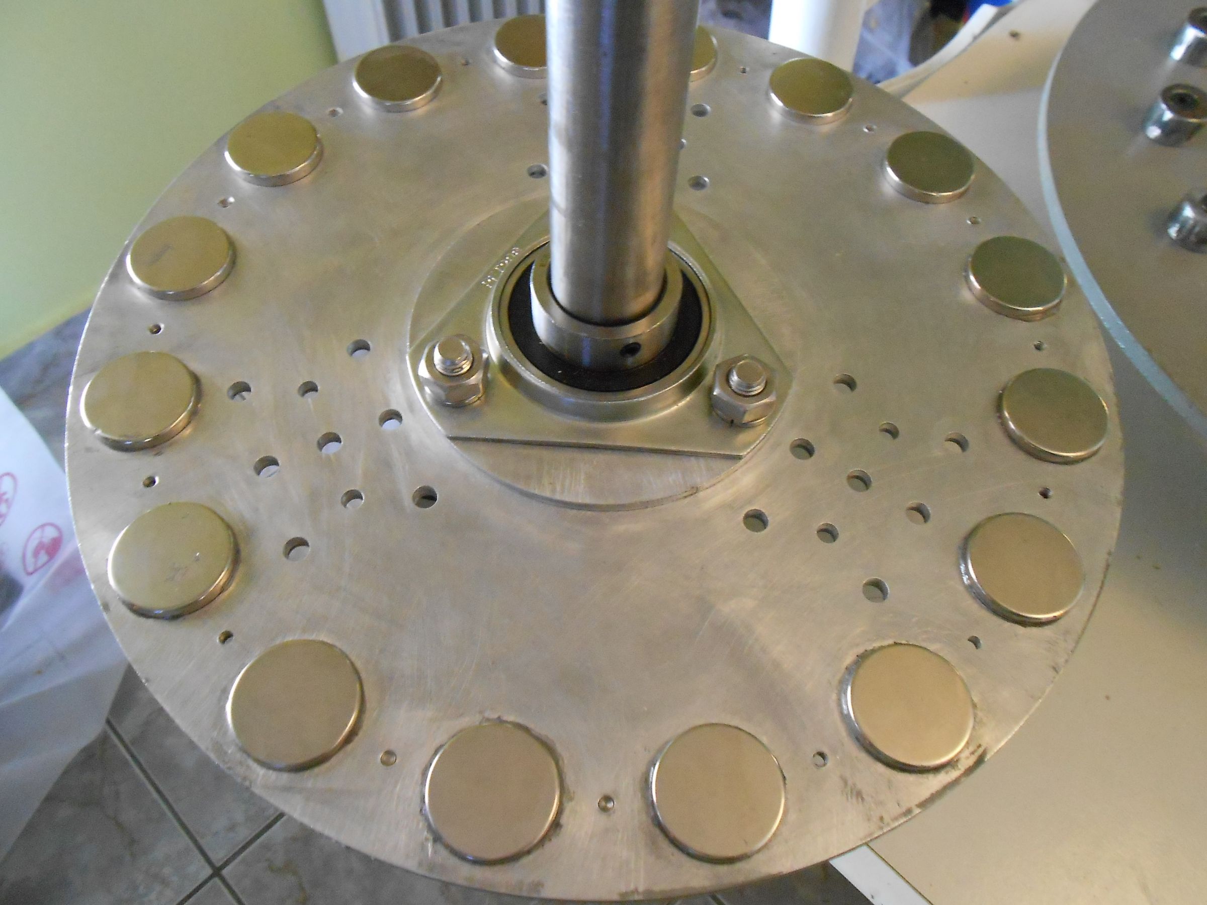 My Vertical Axis Wind Tuebine : 3 Steps - Instructables
