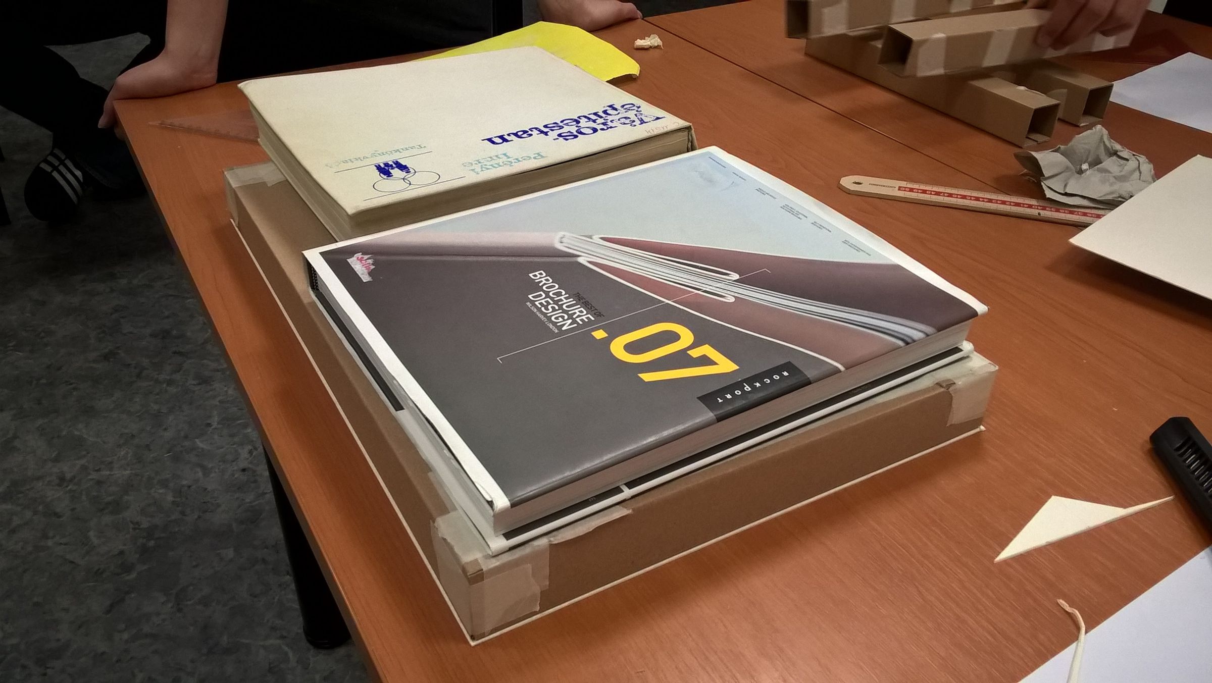 Cardboard Laptop Desk : 9 Steps (with Pictures) - Instructables