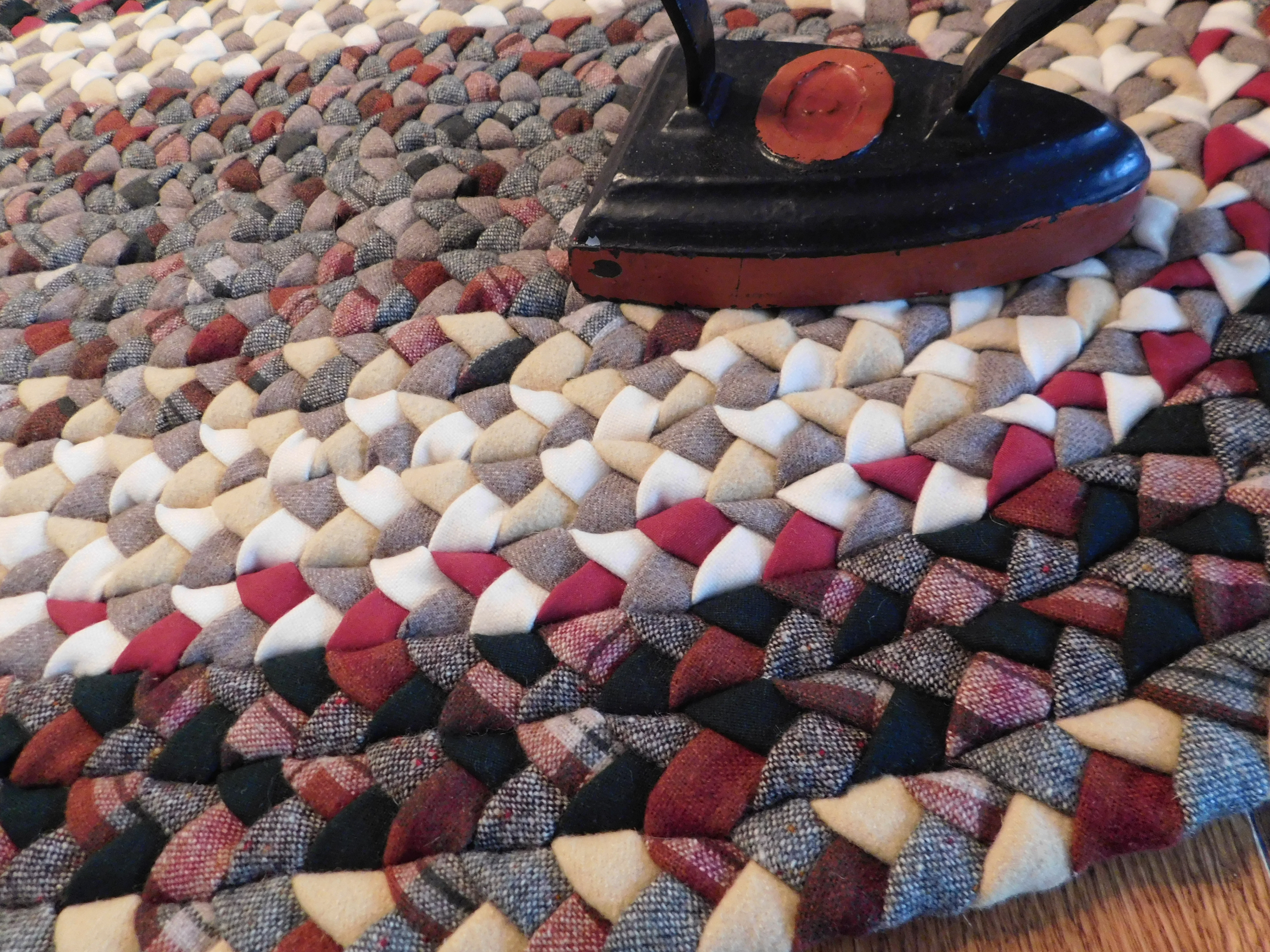 Heirloom Wool Cloth Braided Rug : 7 Steps (with Pictures) - Instructables