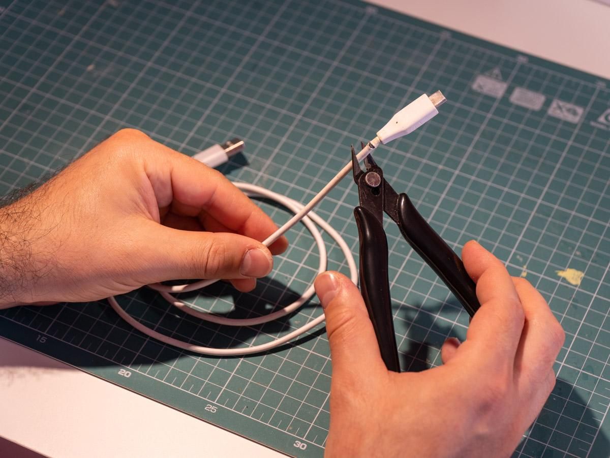 USB Cable to Breadboard Power Supply Using a Power Bank : 8 Steps (with ...