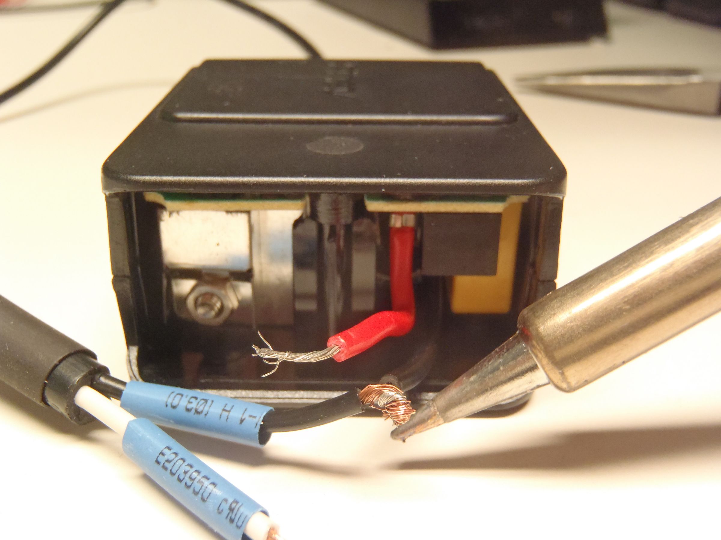 How to Fix a Power Adapter : 6 Steps (with Pictures) - Instructables