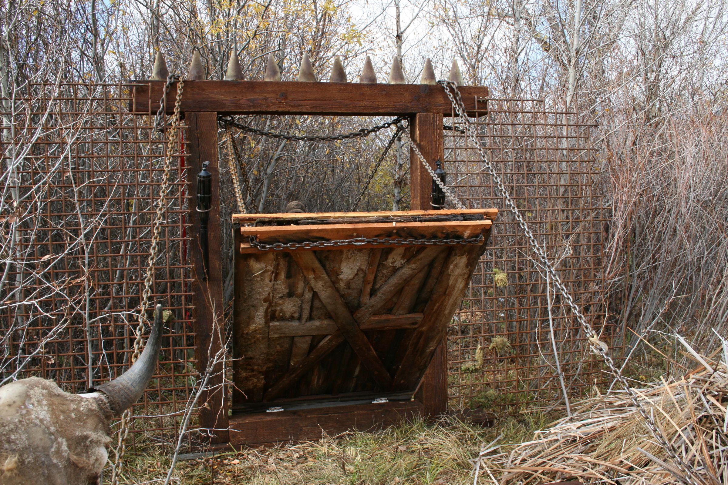 How to Build a Spooky Working Drawbridge With Sounds and Light : 10 ...
