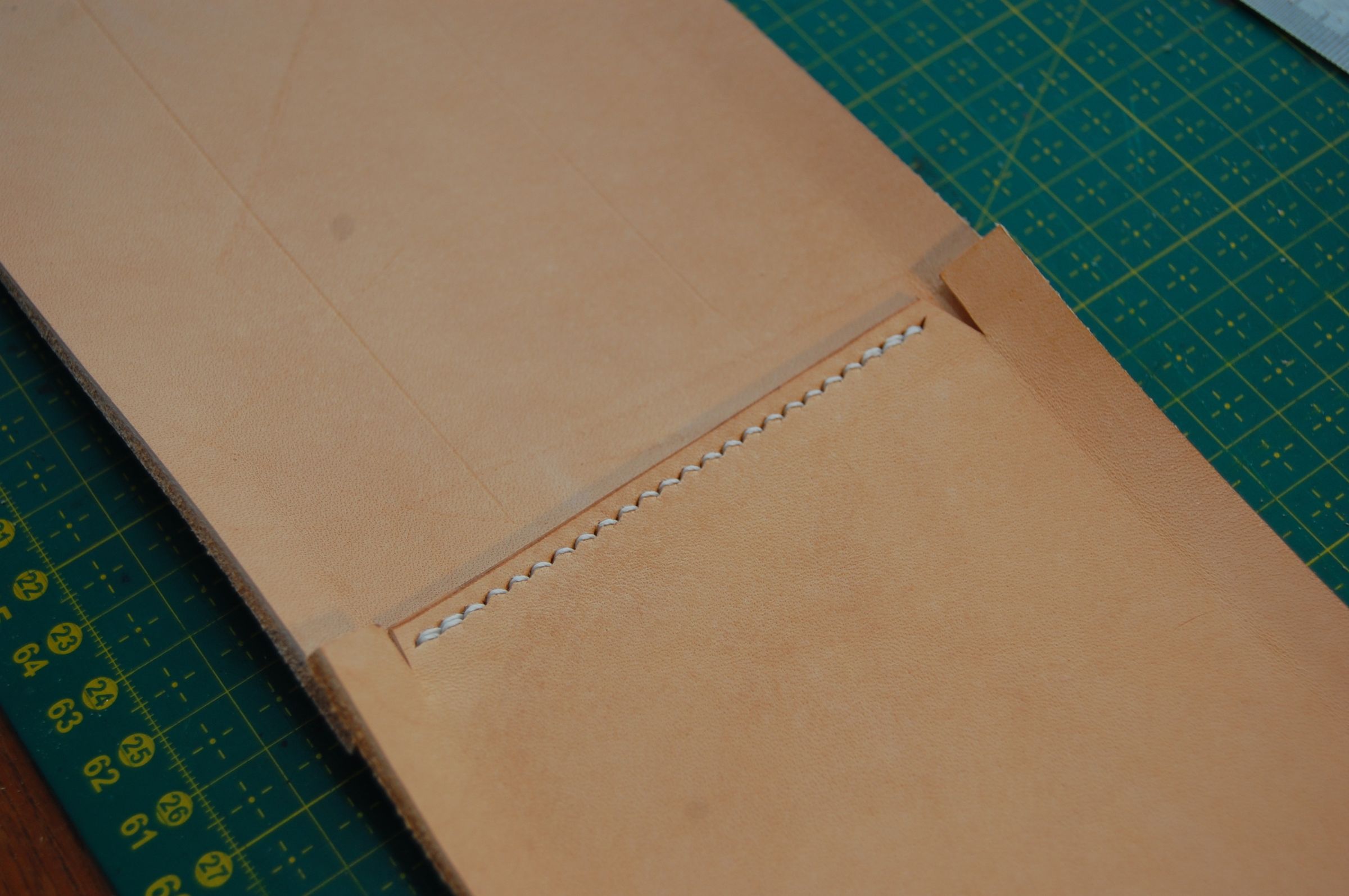 Briefcase With a 3 Piece Gusset : 6 Steps (with Pictures) - Instructables