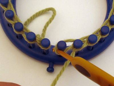 Casting on a Knitting Loom : 13 Steps (with Pictures) - Instructables