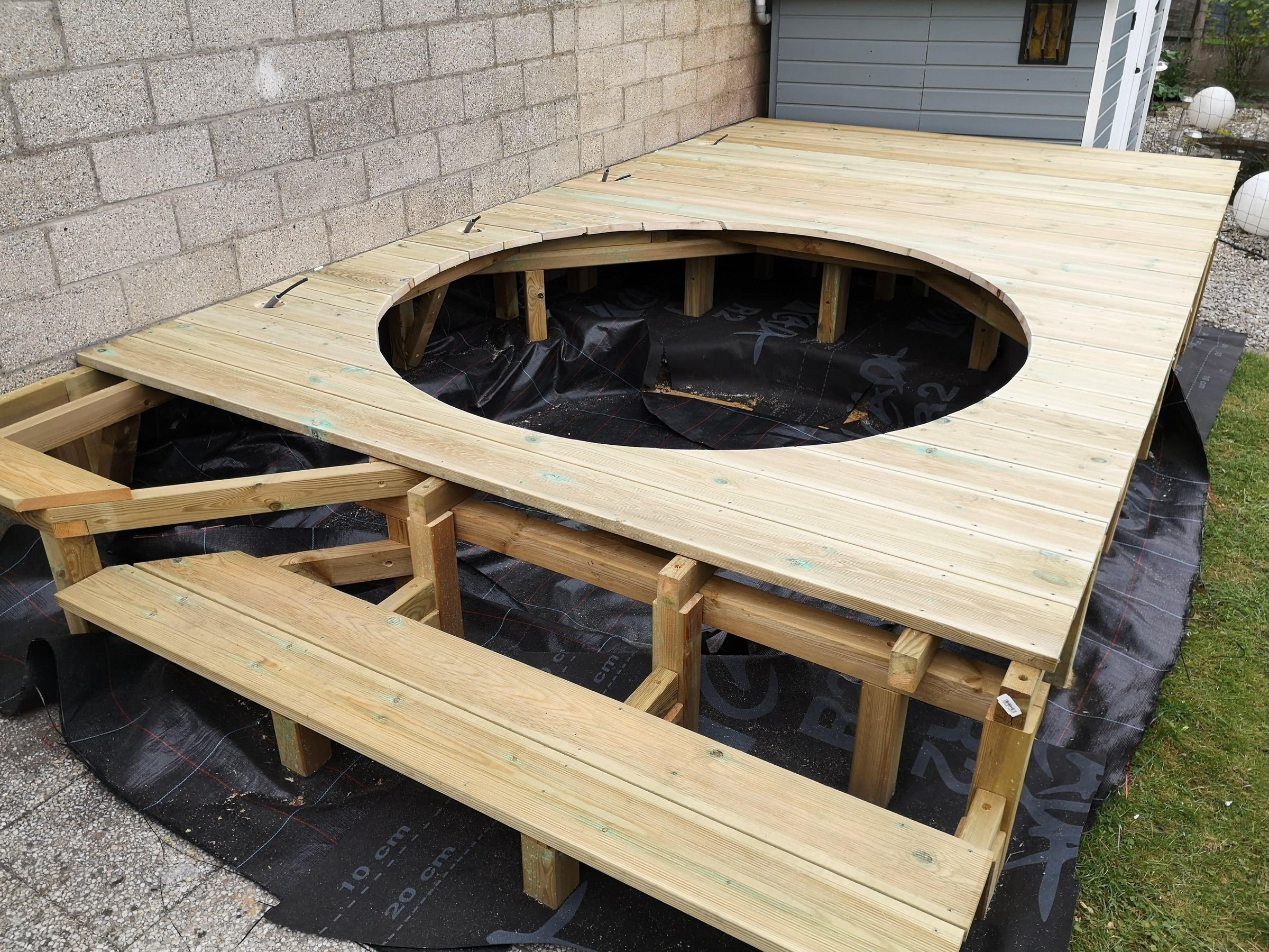 Make a Floating Deck for an Inflatable SPA, With a Motorized Cover ...