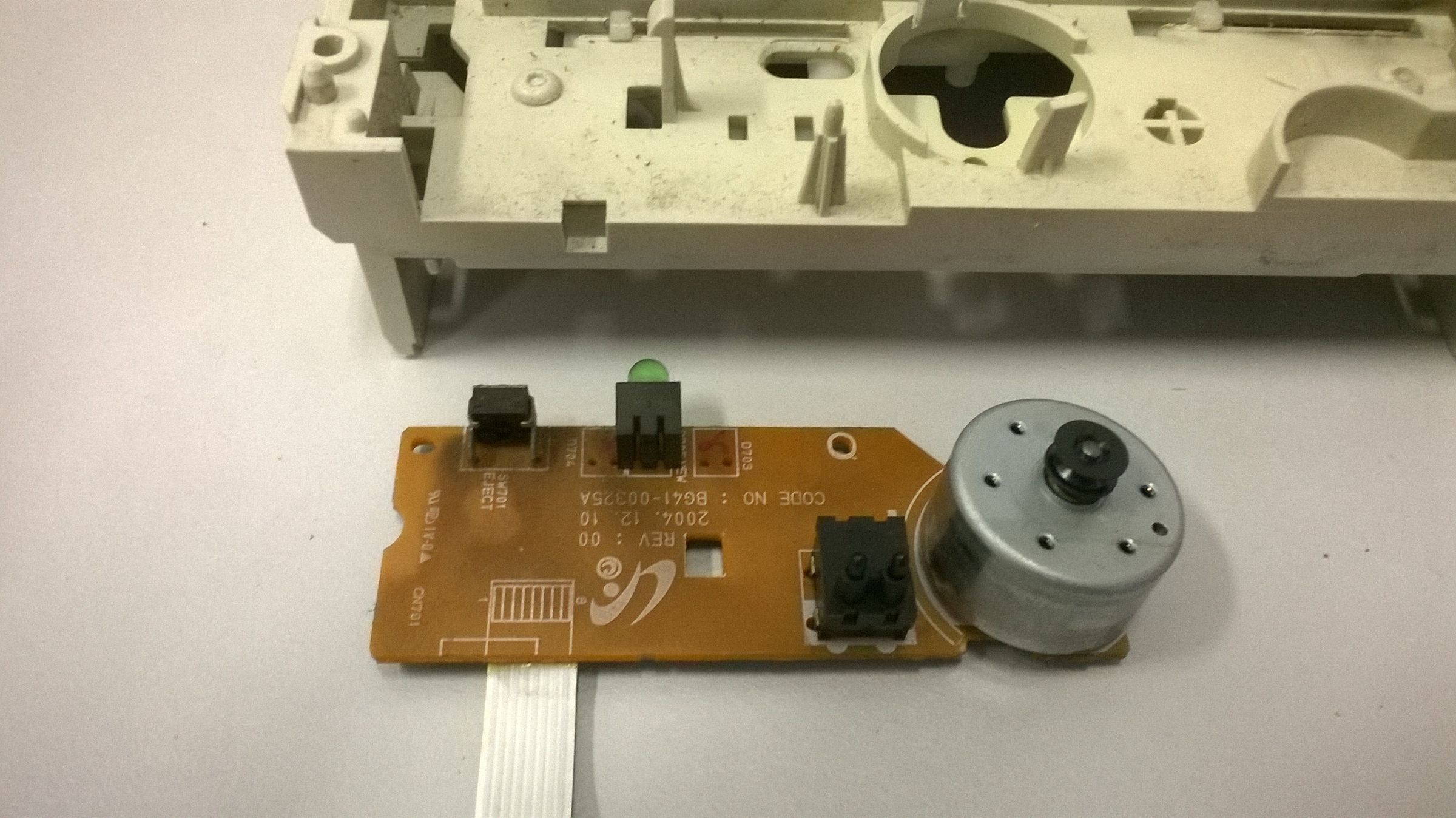 Disassembling a CD/DVD Reader and Reusing Its Parts : 12 Steps (with ...