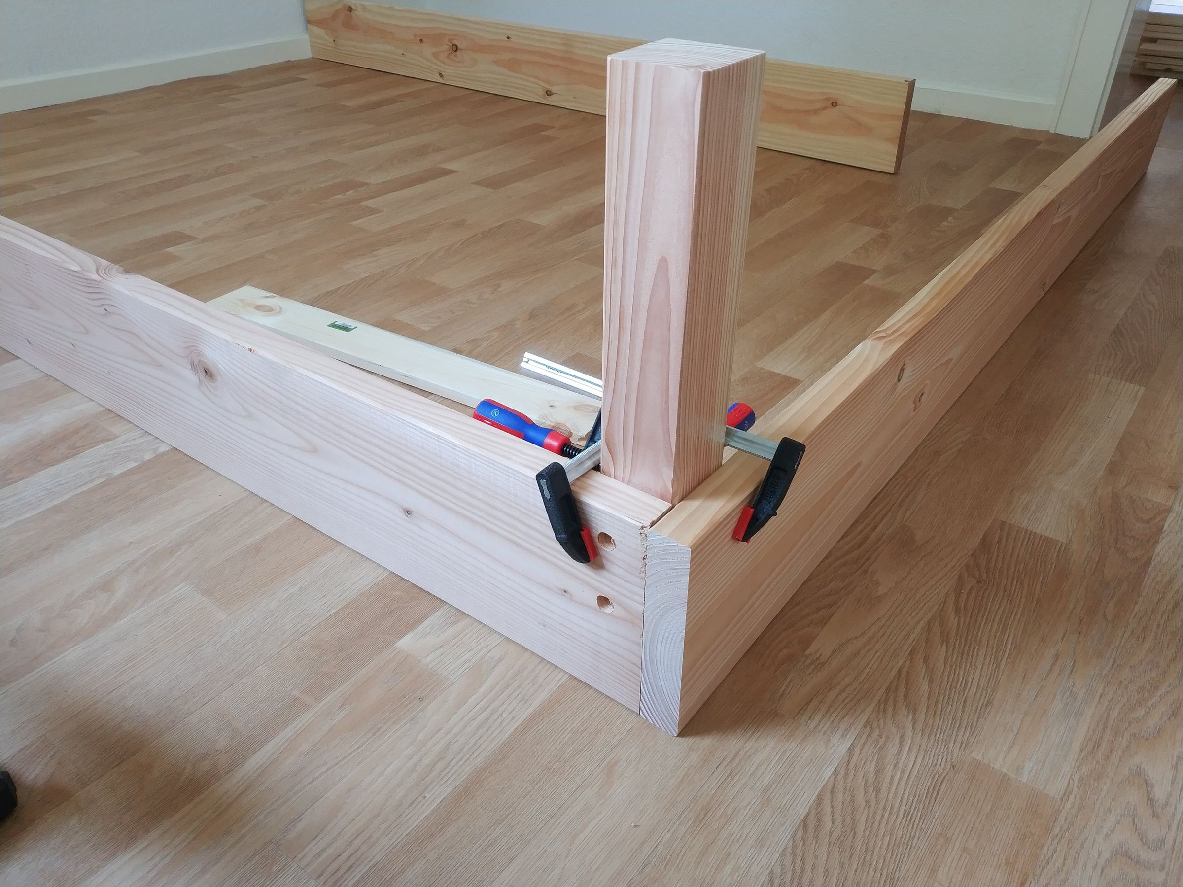 Robust and Inexpensive Bed Frame : 7 Steps (with Pictures) - Instructables