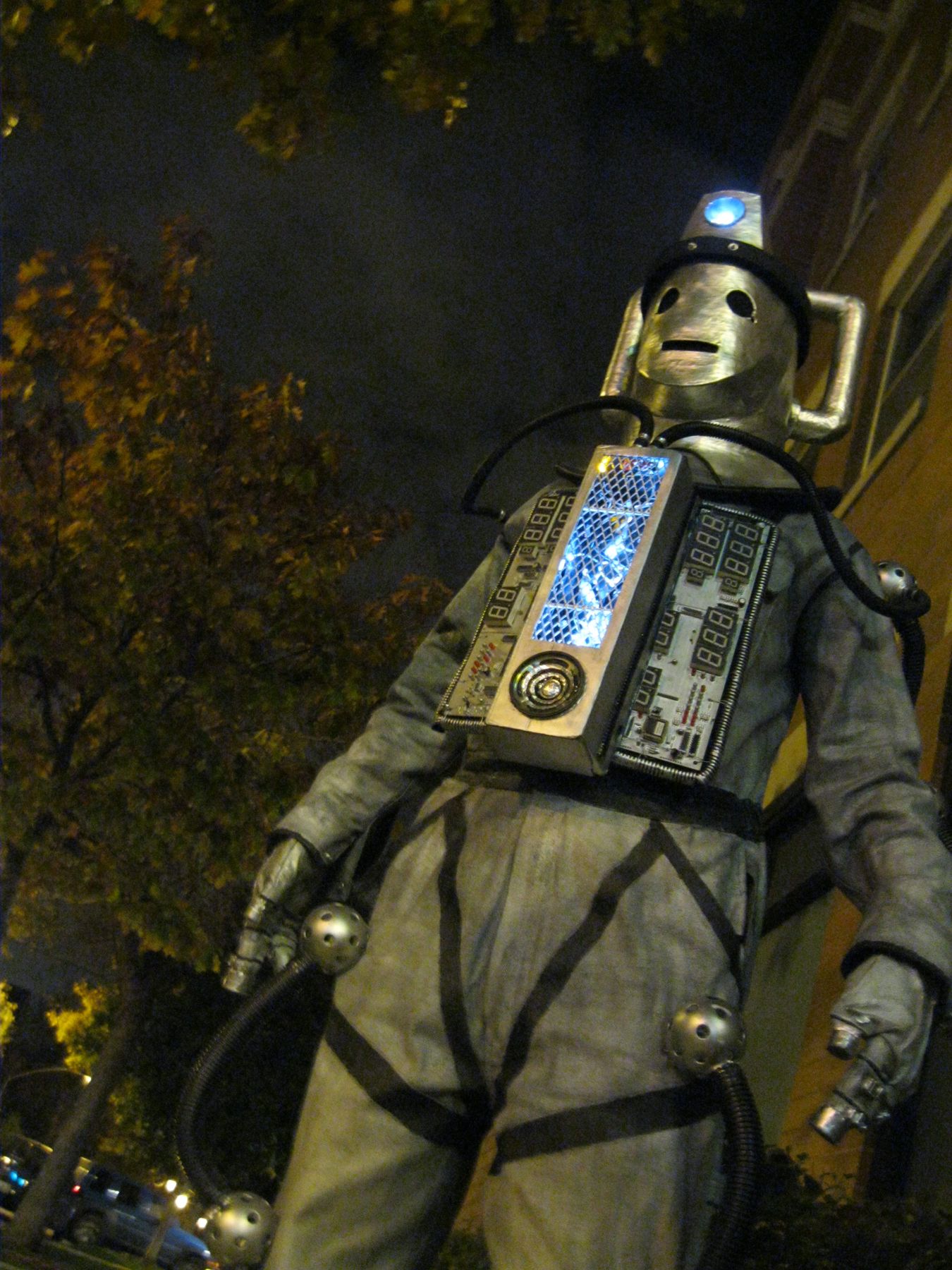 DOCTOR WHO CYBERMAN COSTUME : 5 Steps (with Pictures) - Instructables