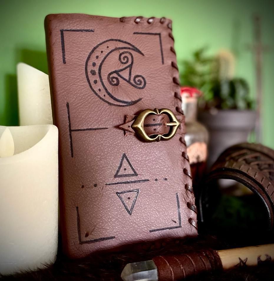 Make an Epic Leather Book Cover With Burned Design : 13 Steps (with ...