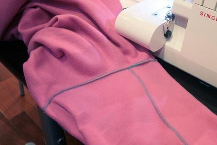 Kids Snuggie : 7 Steps (with Pictures) - Instructables