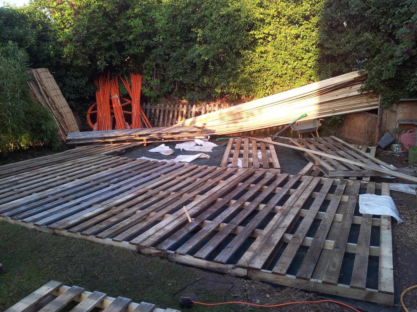 Pallets Provide Perfectly Practical Palatial Platform : 5 Steps ...