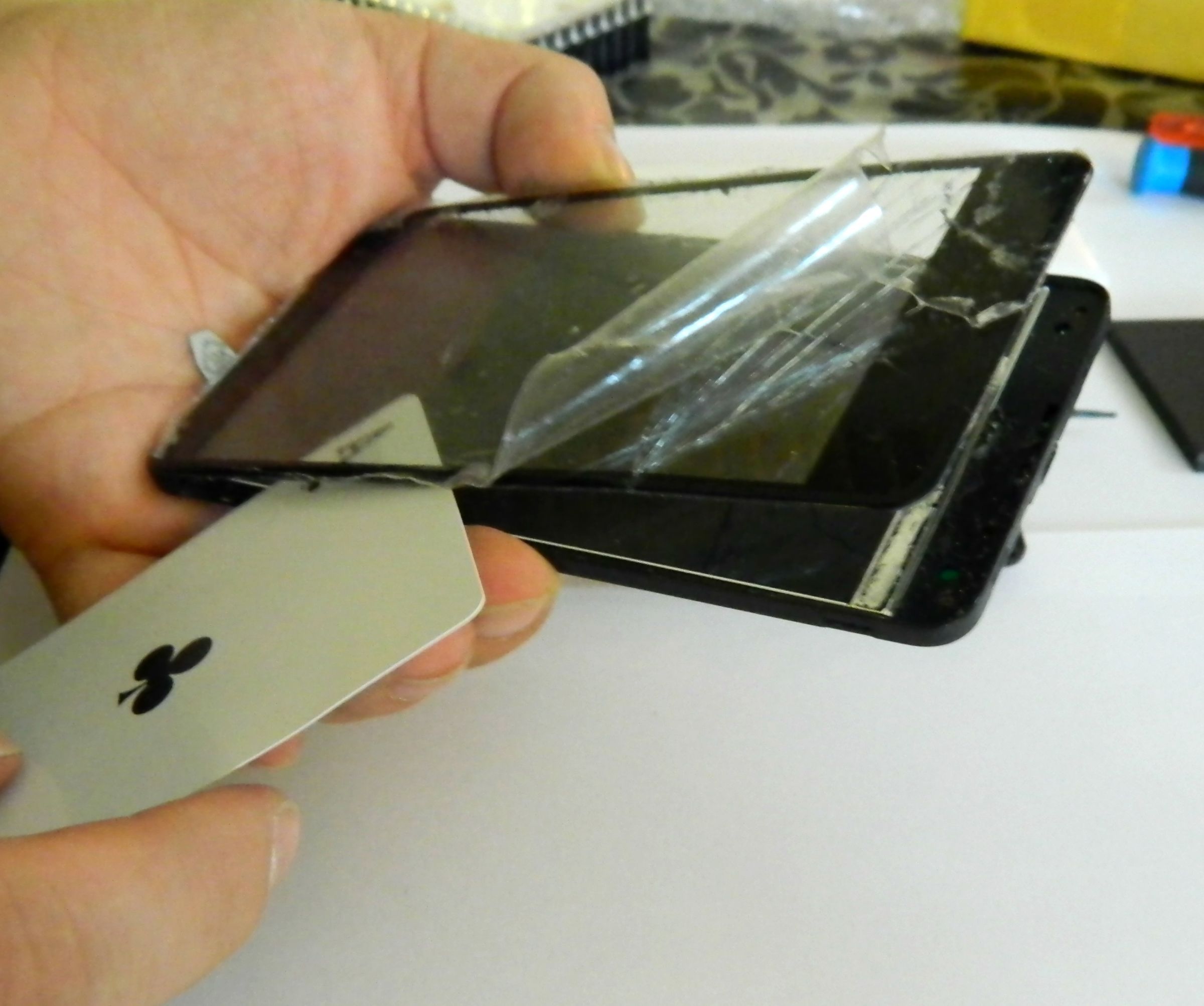 Replacing Broken Screen Glass : 4 Steps - Instructables
