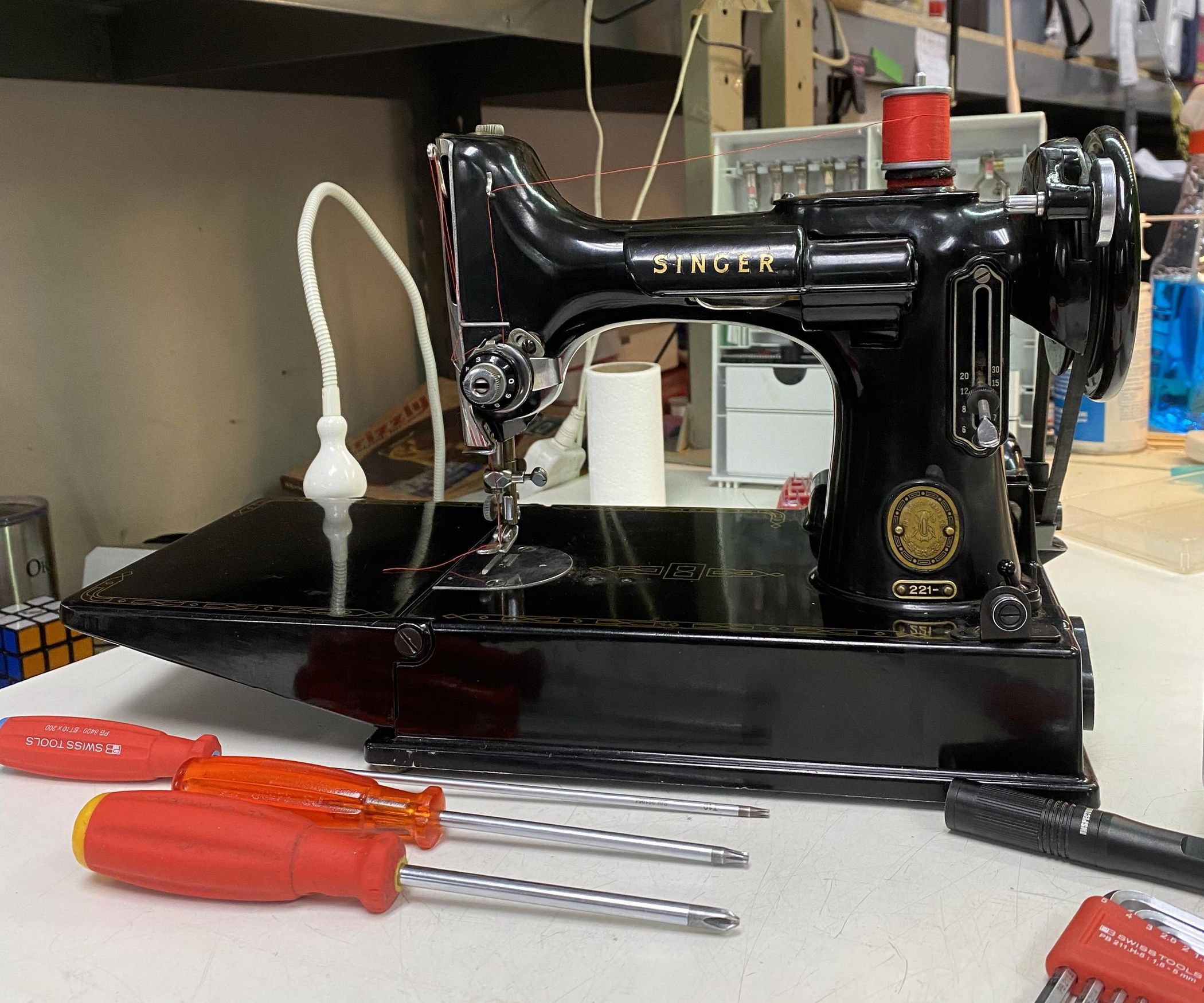 How to Timing Your Sewing Machine : 4 Steps (with Pictures) - Instructables