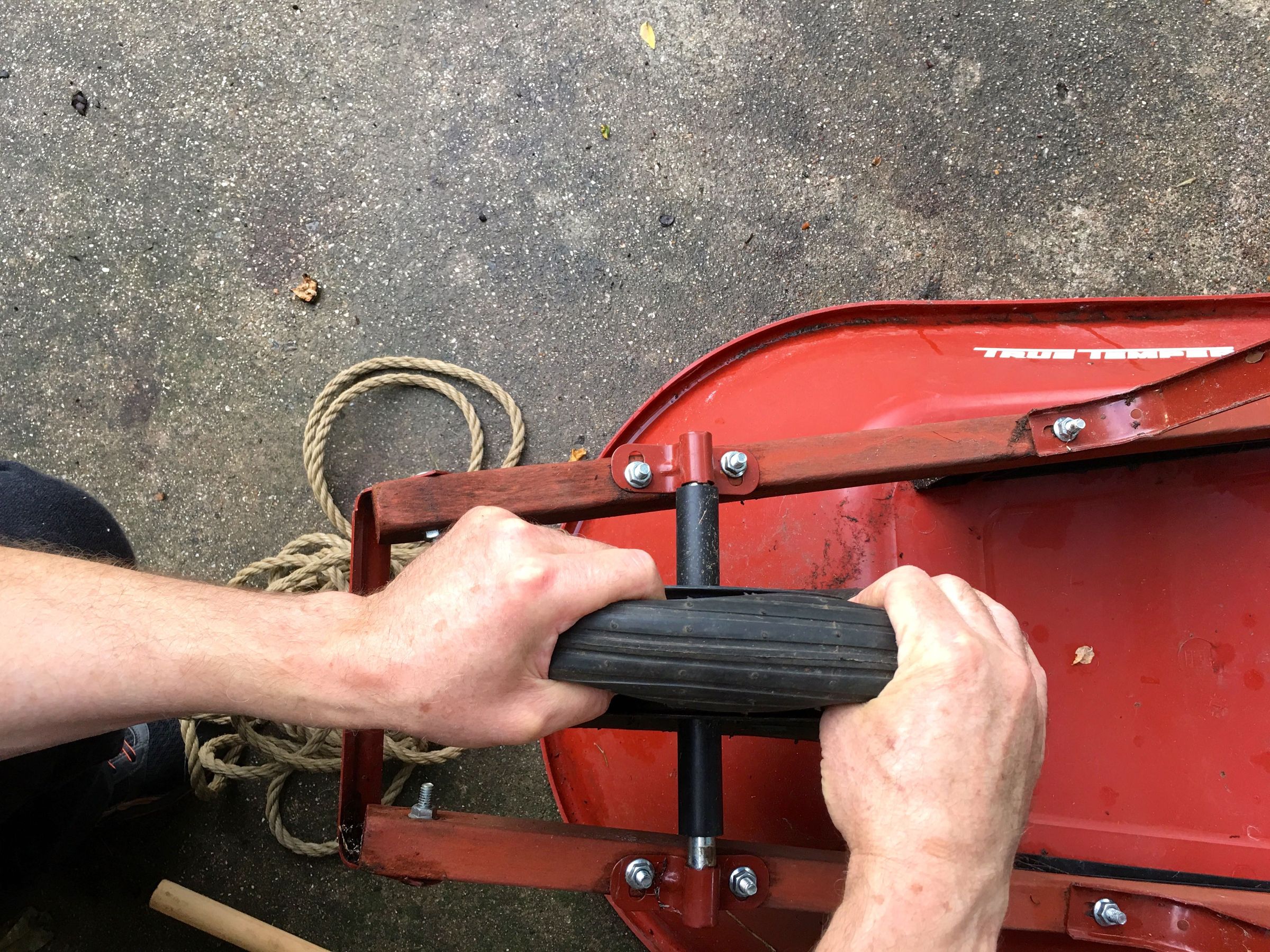 How to Inflate a Tubeless Wheelbarrow Tire That Defies Inflation : 7 ...